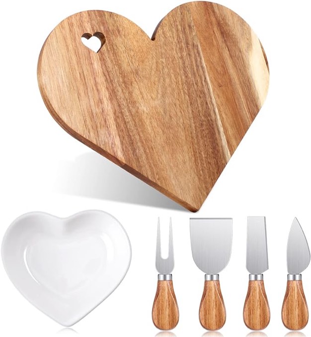 mini cheese cutting boards shaped like a heart