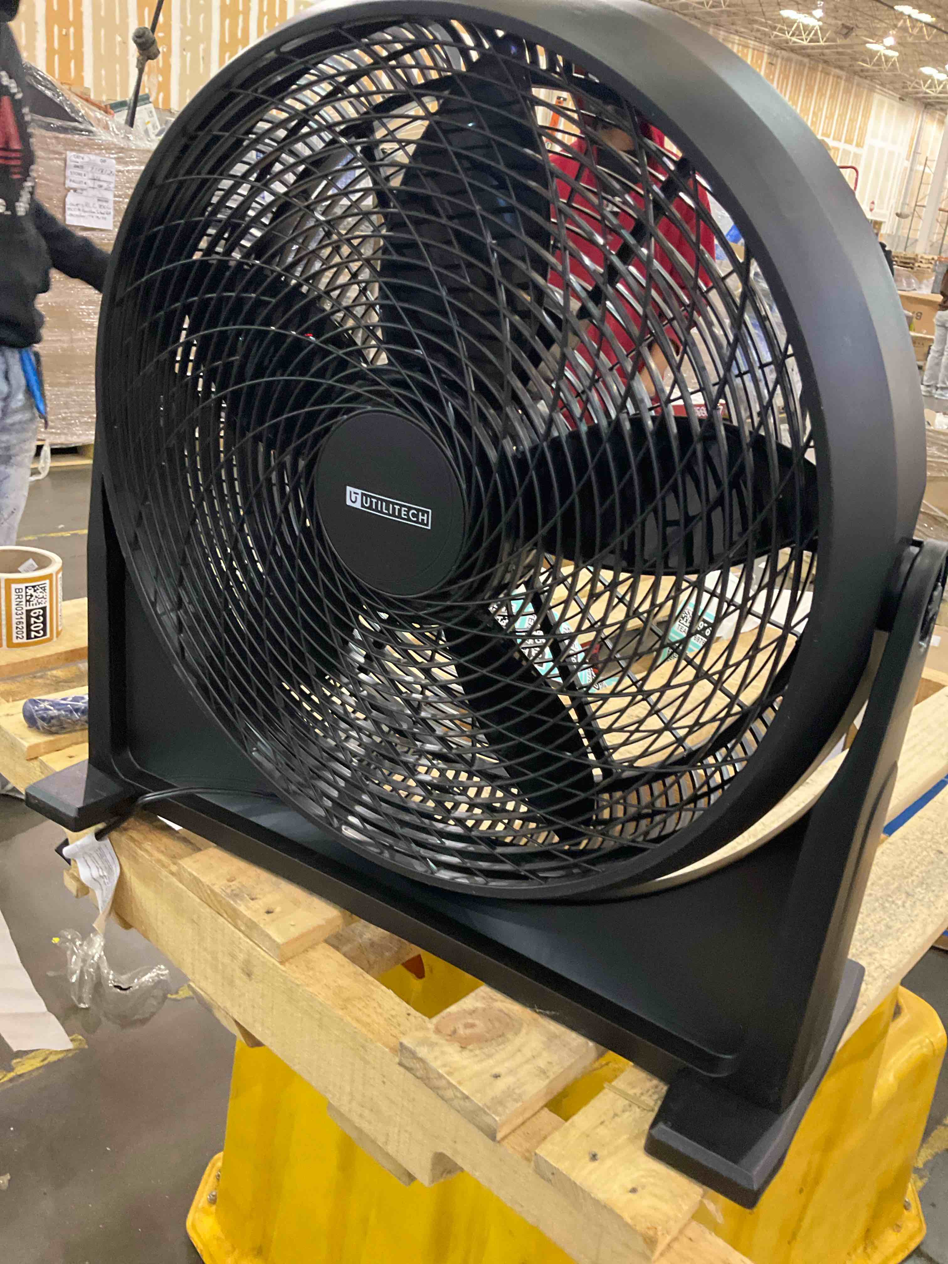 Utilitech 20-in 120-Volt 3-Speed High Velocity Indoor Black Floor Fan