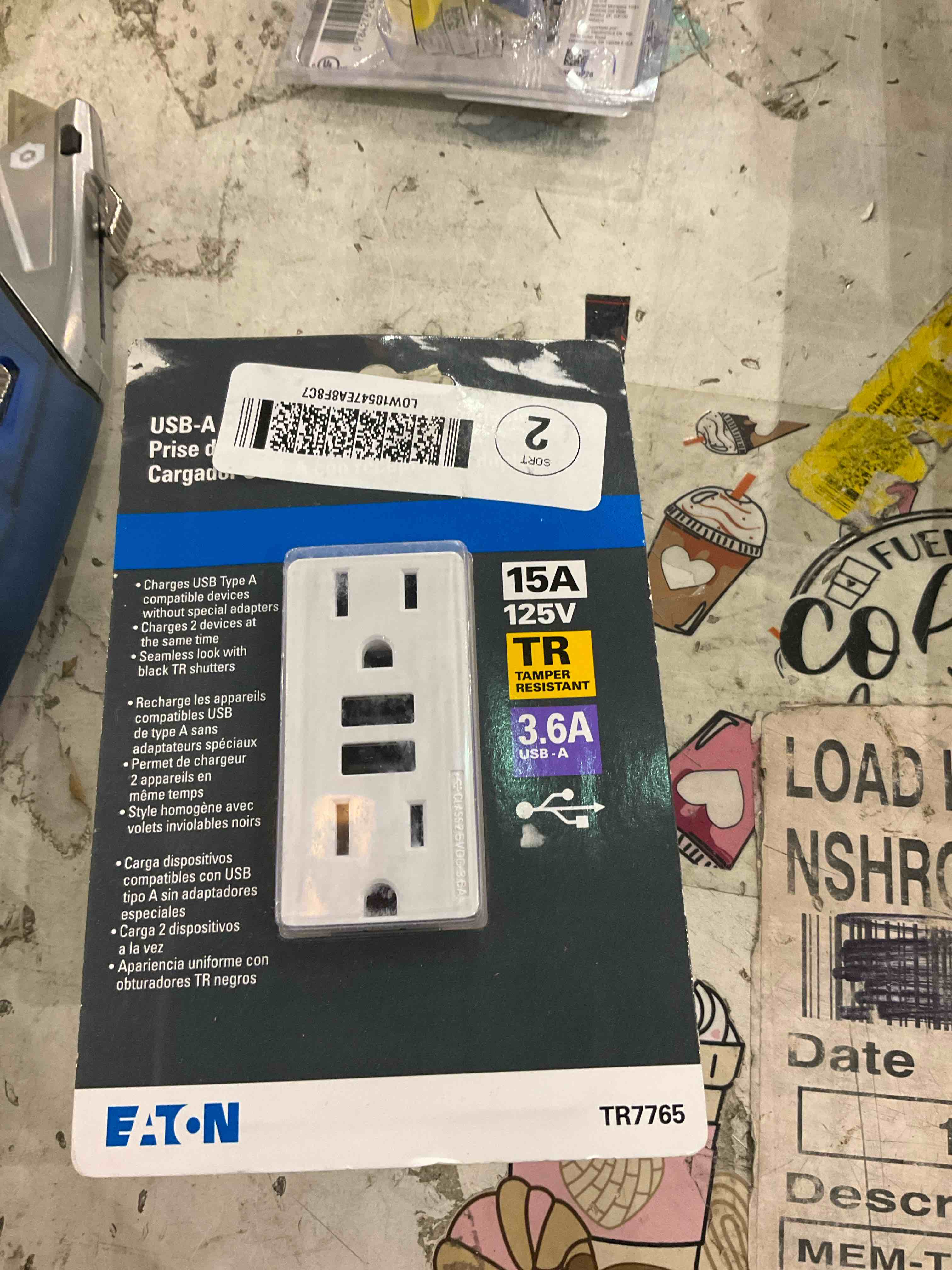 Eaton usb charger with duplex receptacle