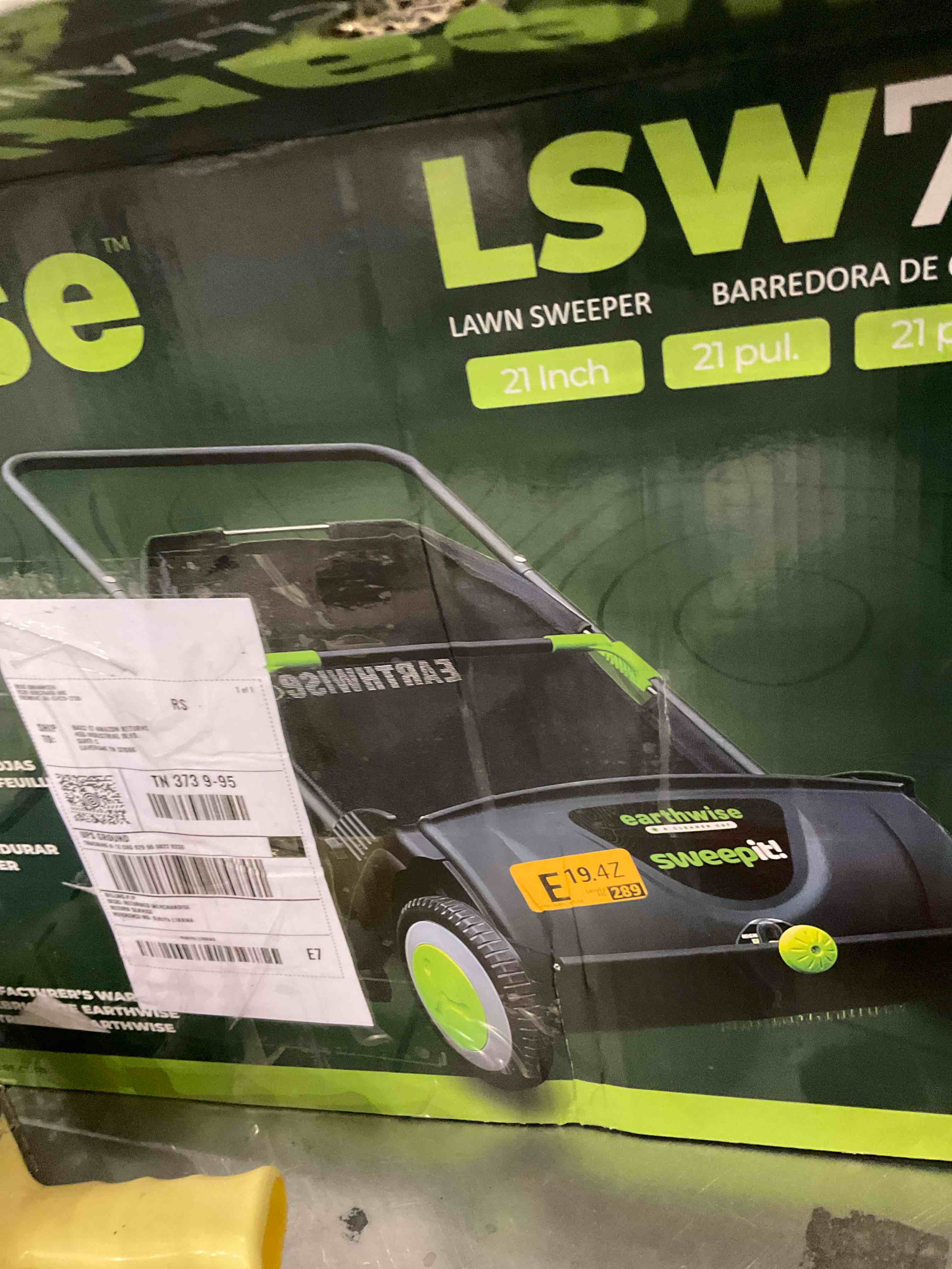 Earthwise LSW70021 21-Inch Width Leaf & Grass Push Lawn Sweeper, Black