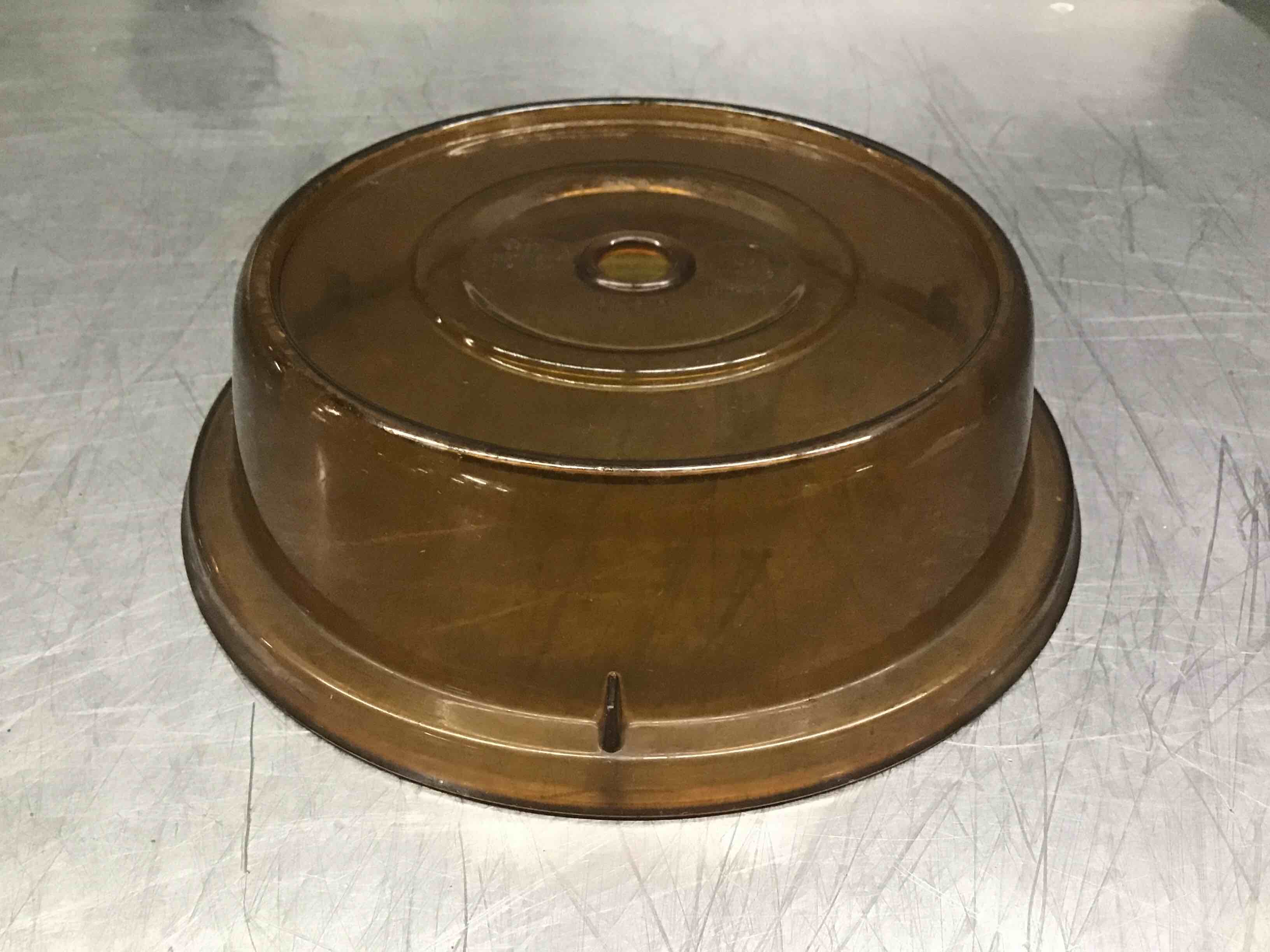 Cambro 10 Inch Solid Plastic Amber Round Plate Cover