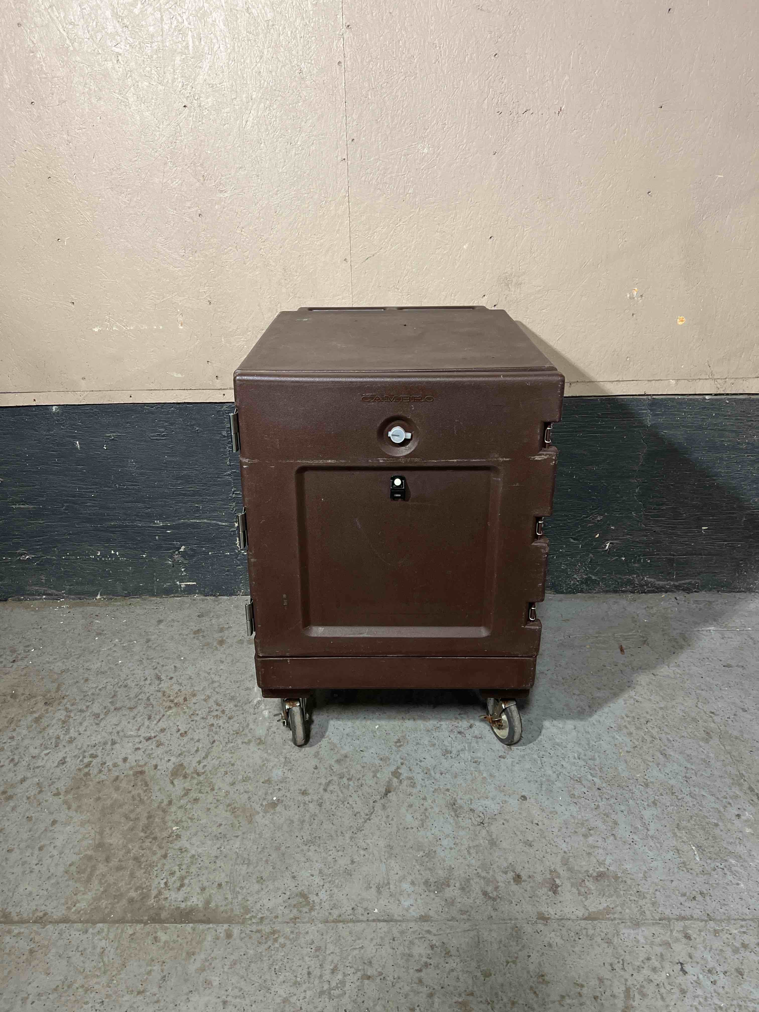 CAMBRO INSULATED FRONT LOADING FOOD PAN CART