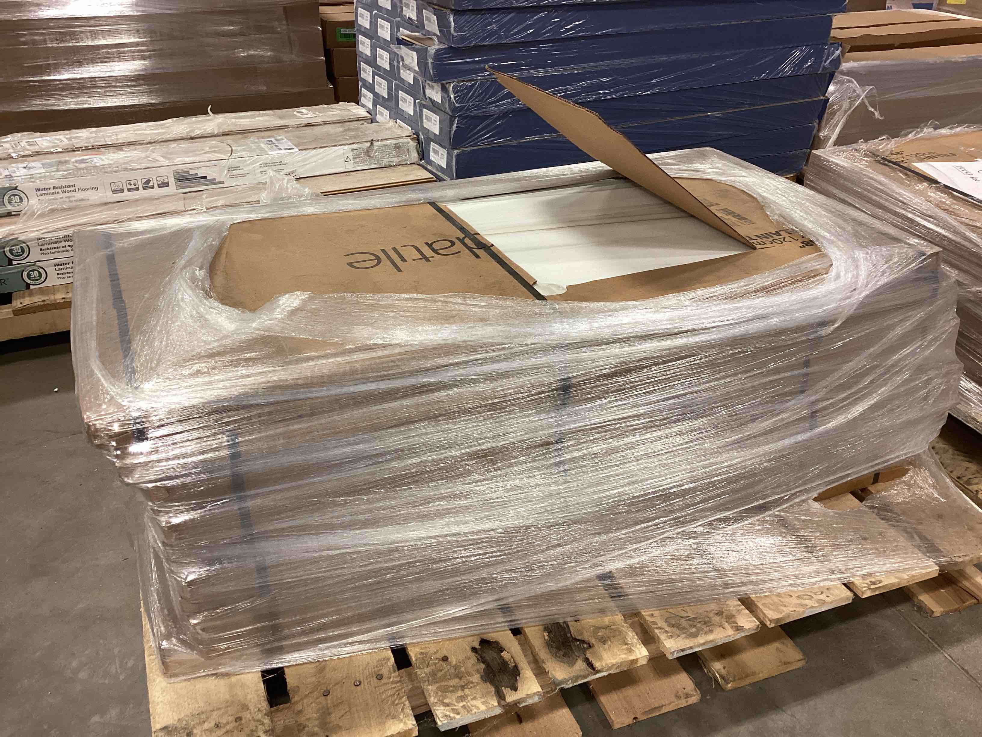 17 Boxes 260 Sq Ft 24x48 Majestic Tile Your Bid Per Sq Ft