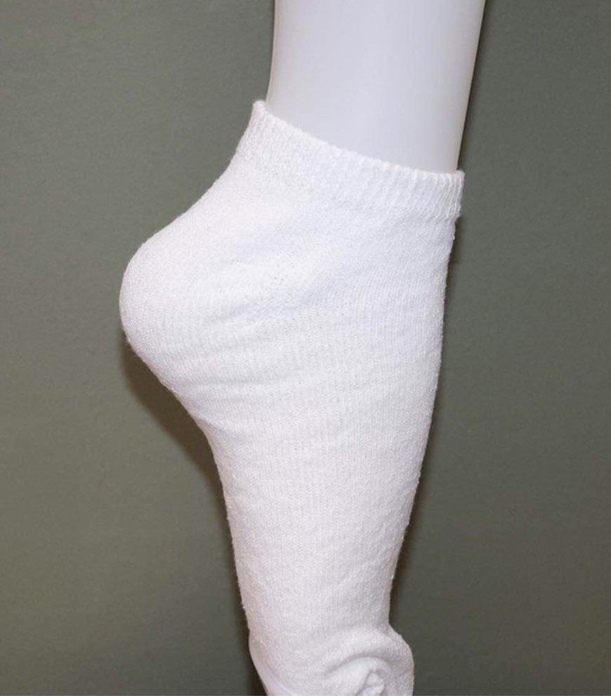 DISPOSABLE WHITE SOCKS - 100 PC #70089 - UNISEX - OSFA