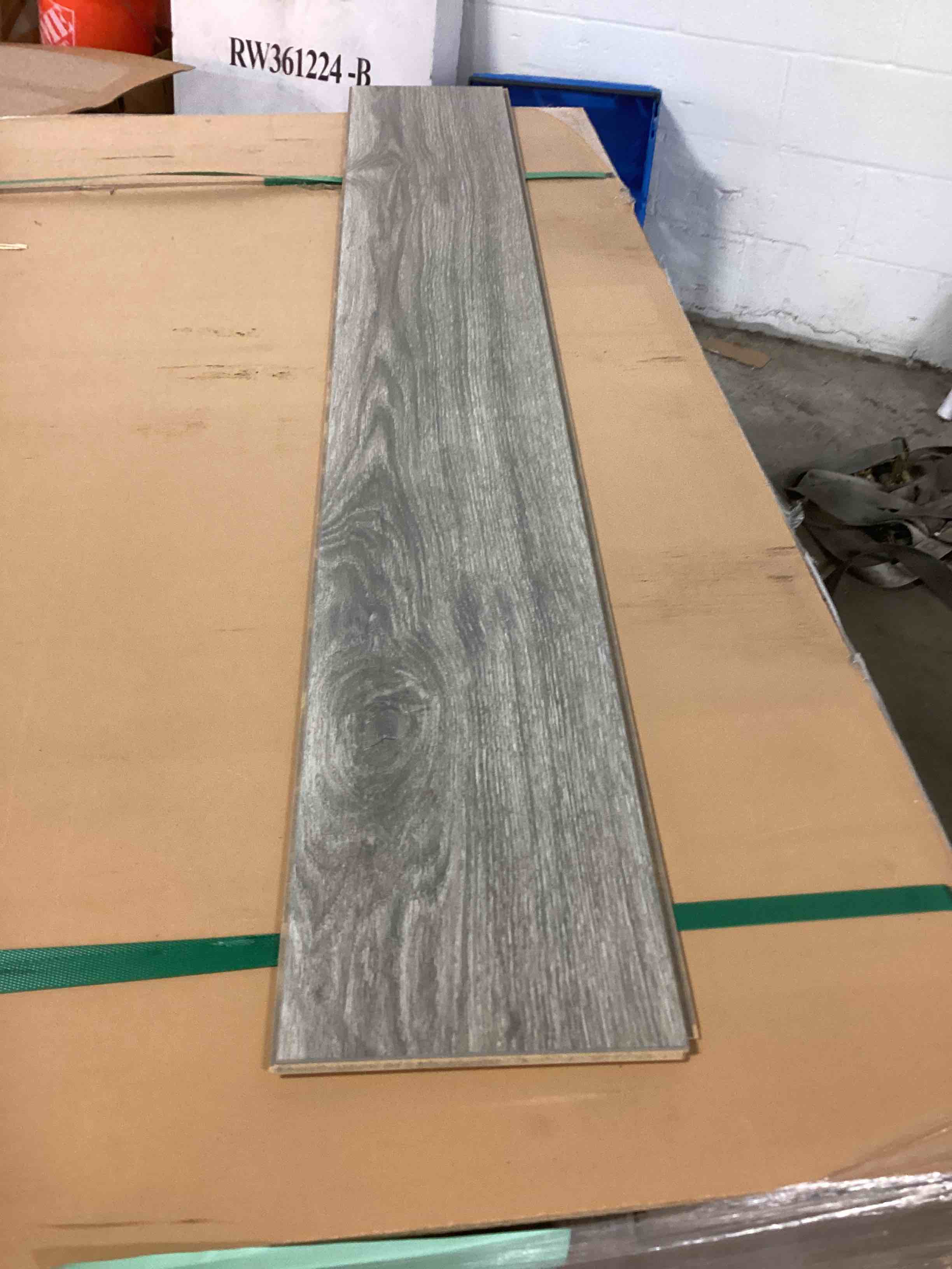 1,184.16 sq ft 7.5 x 50.75 8 mm laminate flooring your bid per sq ft