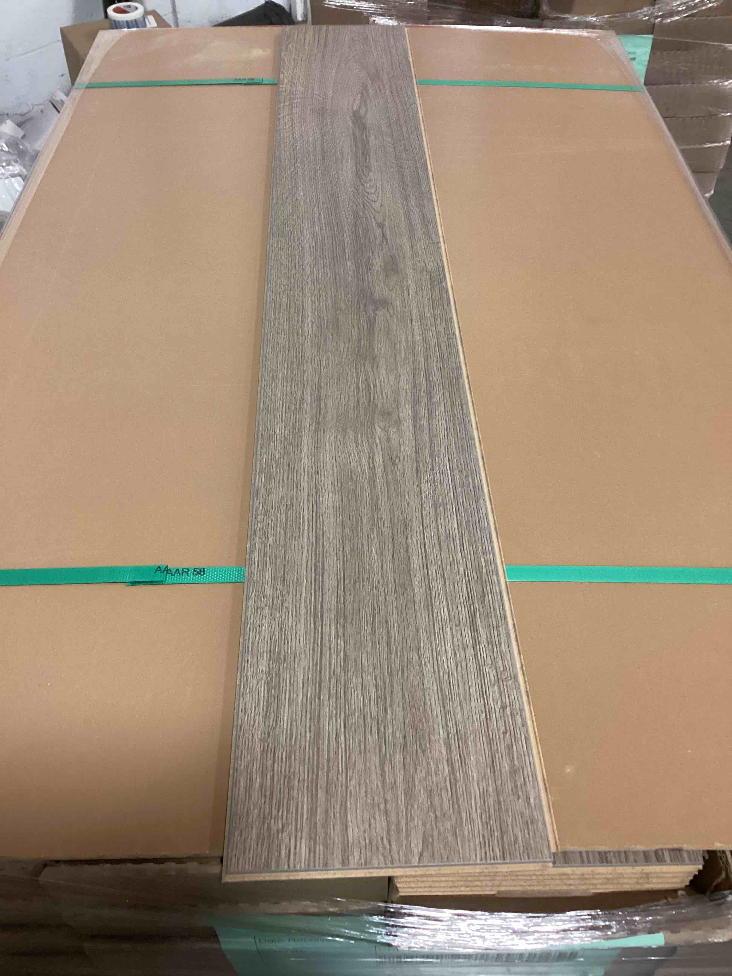 56 boxes 888.12 sq ft 7.5 x 50.75 10mm laminate flooring your bid per sq ft
