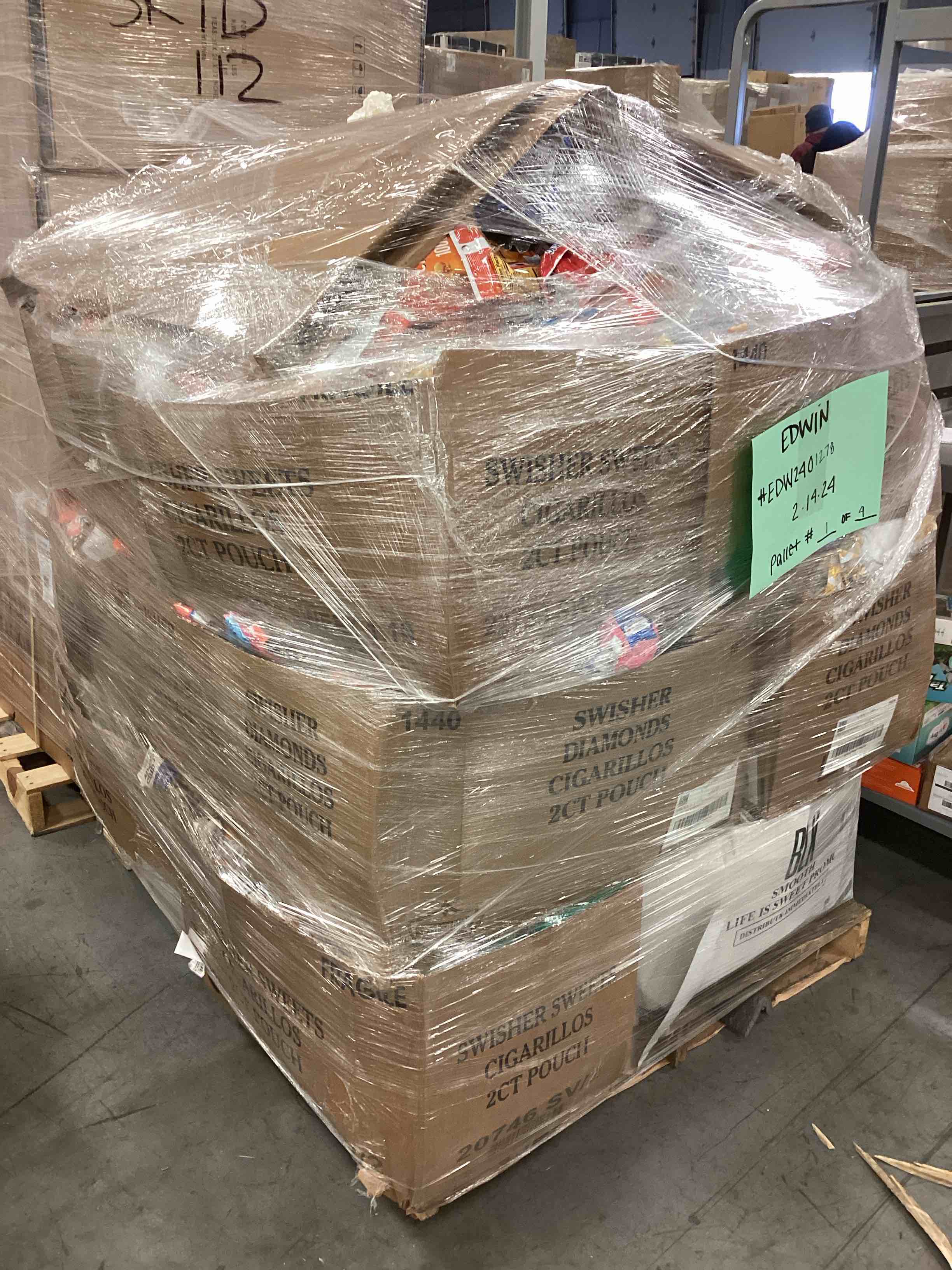 pallet lot of assorted snacks and food (Reese’s, goldfish, chips ...