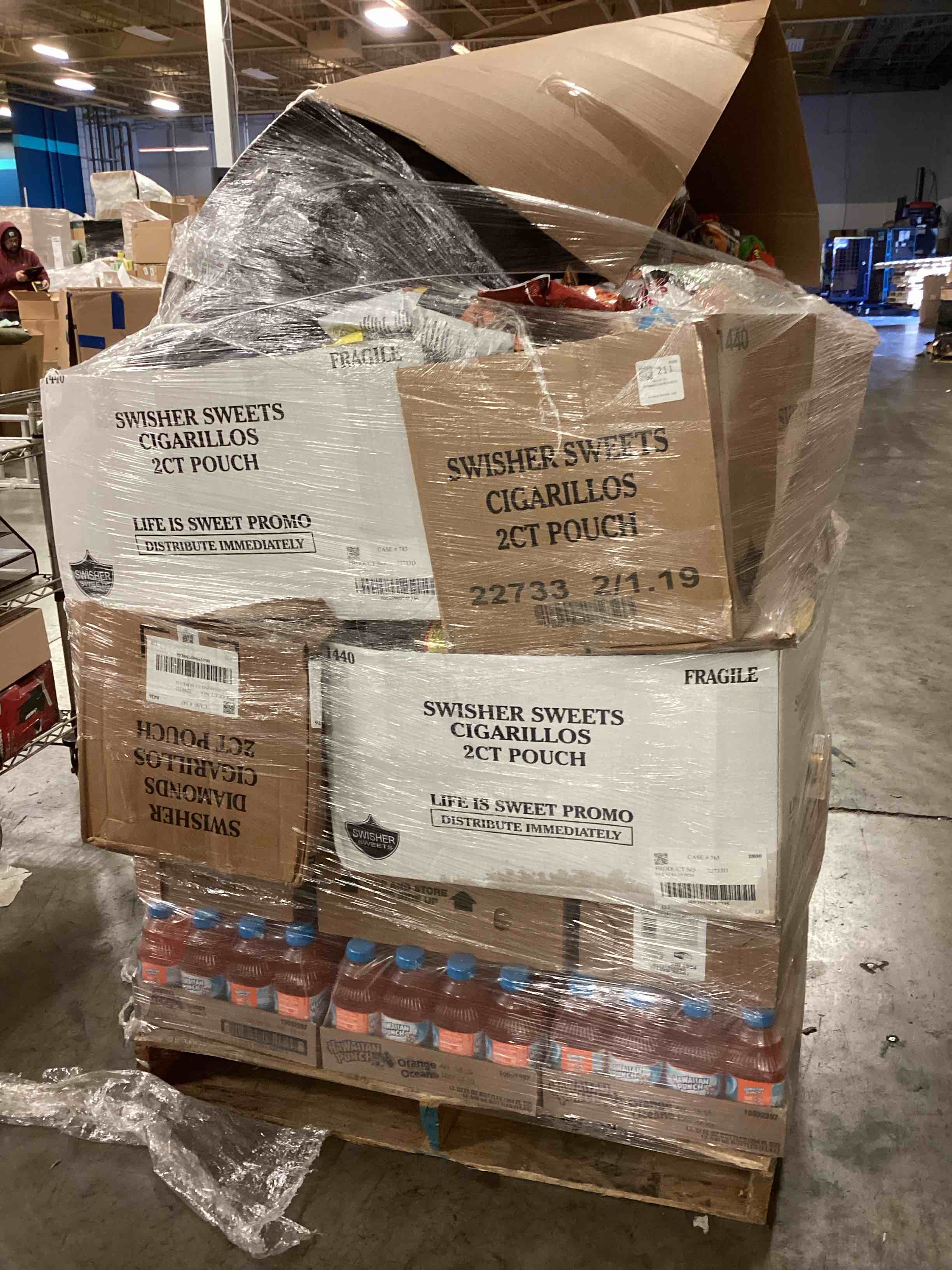 pallet lot of assorted foods, snacks and drinks (Hawaiian punch ...