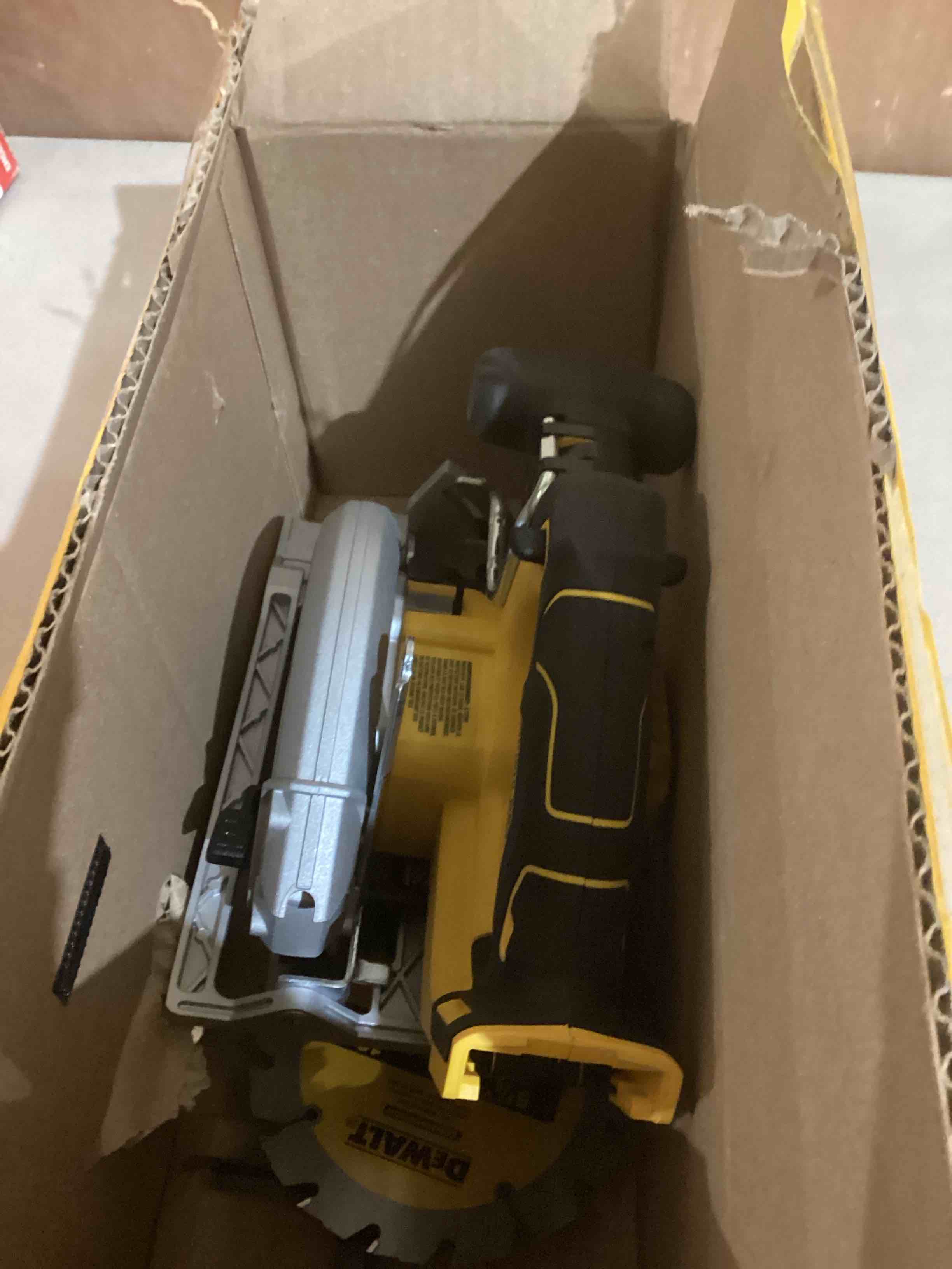 DEWALT XTREME™ 12V MAX BRUSHLESS 5-3/8" CIRCULAR SAW (Tool Only) (DCS512B)