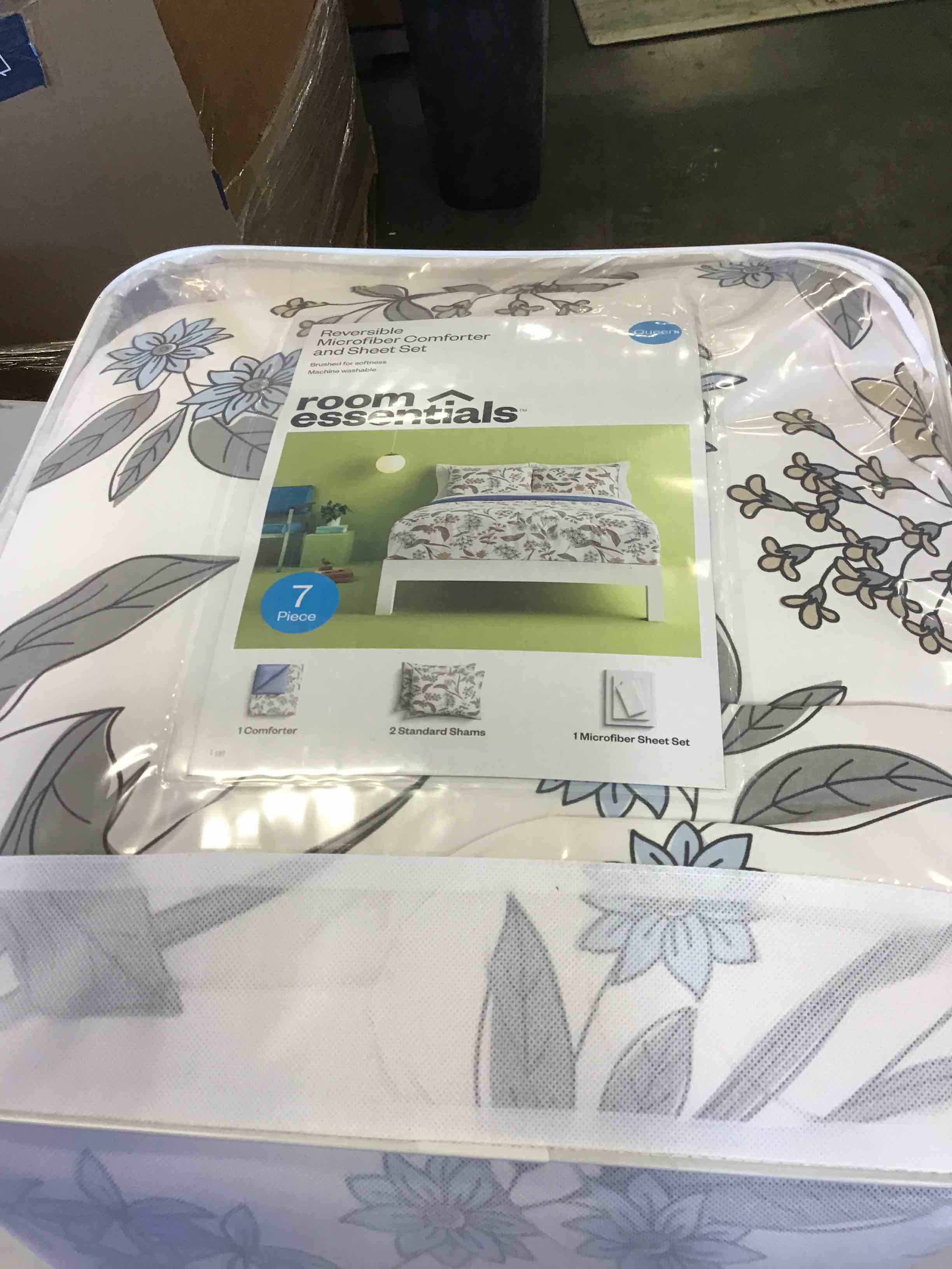 Room essentials queen size reversible microfiber comforter set and ...