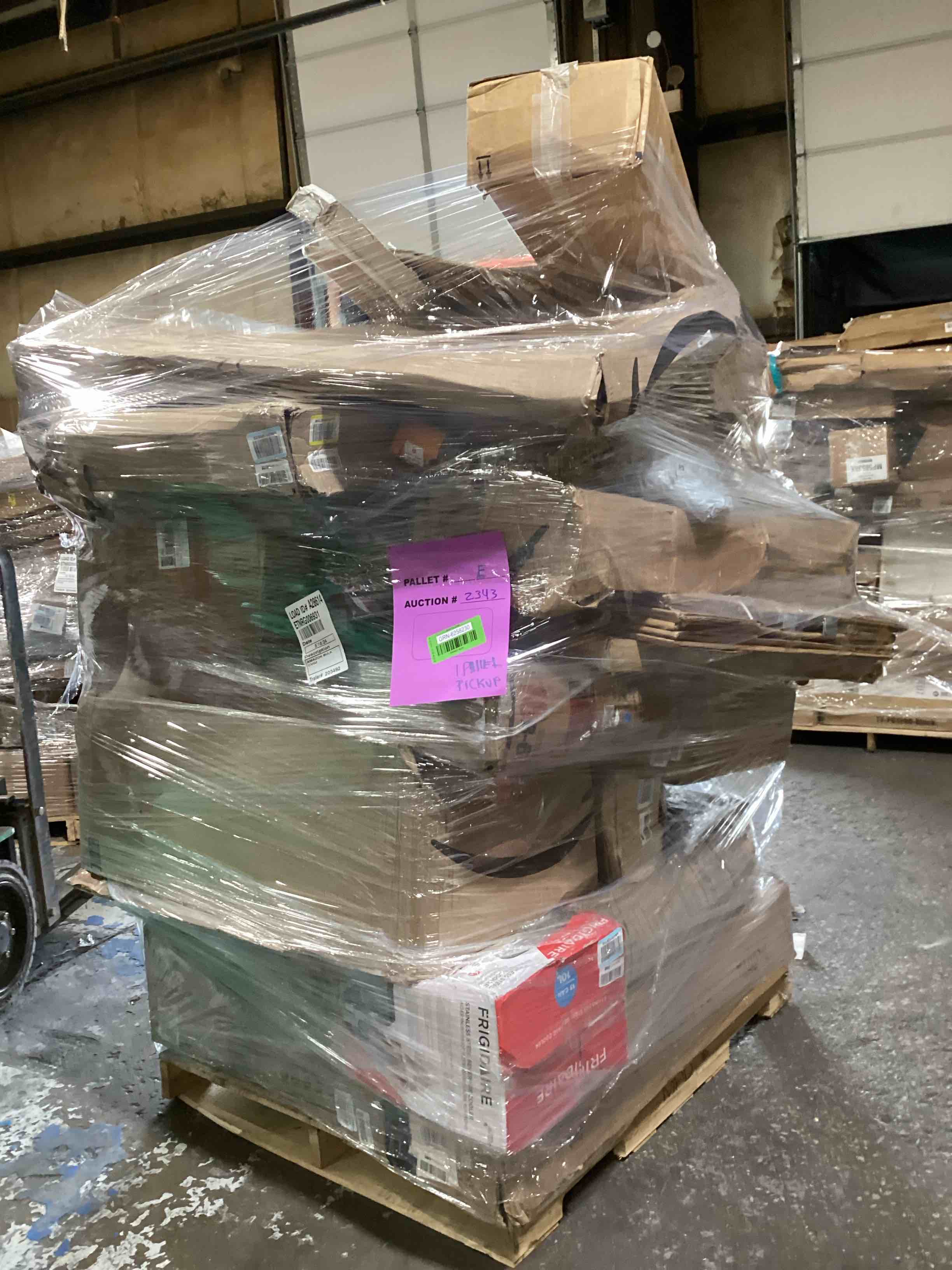 E1 skid pallet box surprise ( good condition or as is) 25 items or more