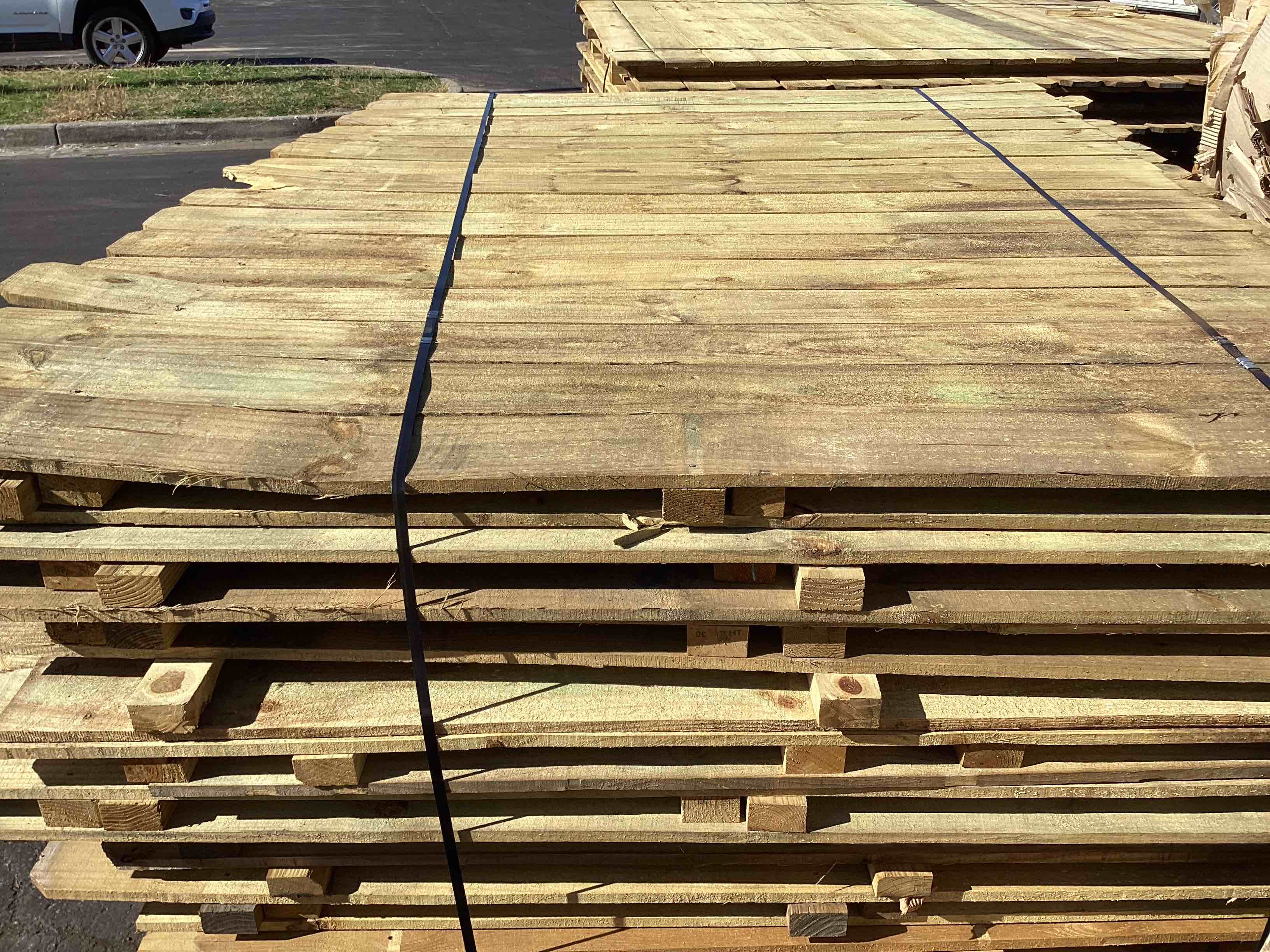 24 Panels 6x8 Dog Eared Fence Panels Your Bid Per Panel