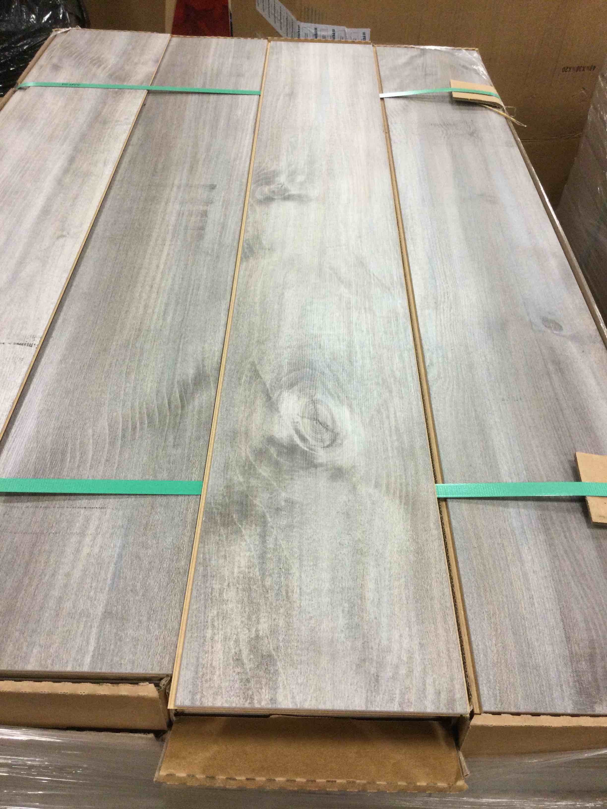 56 boxes 1,332.18 Sq Ft 7.5 x 50.75 7mm laminate flooring your bid per ...