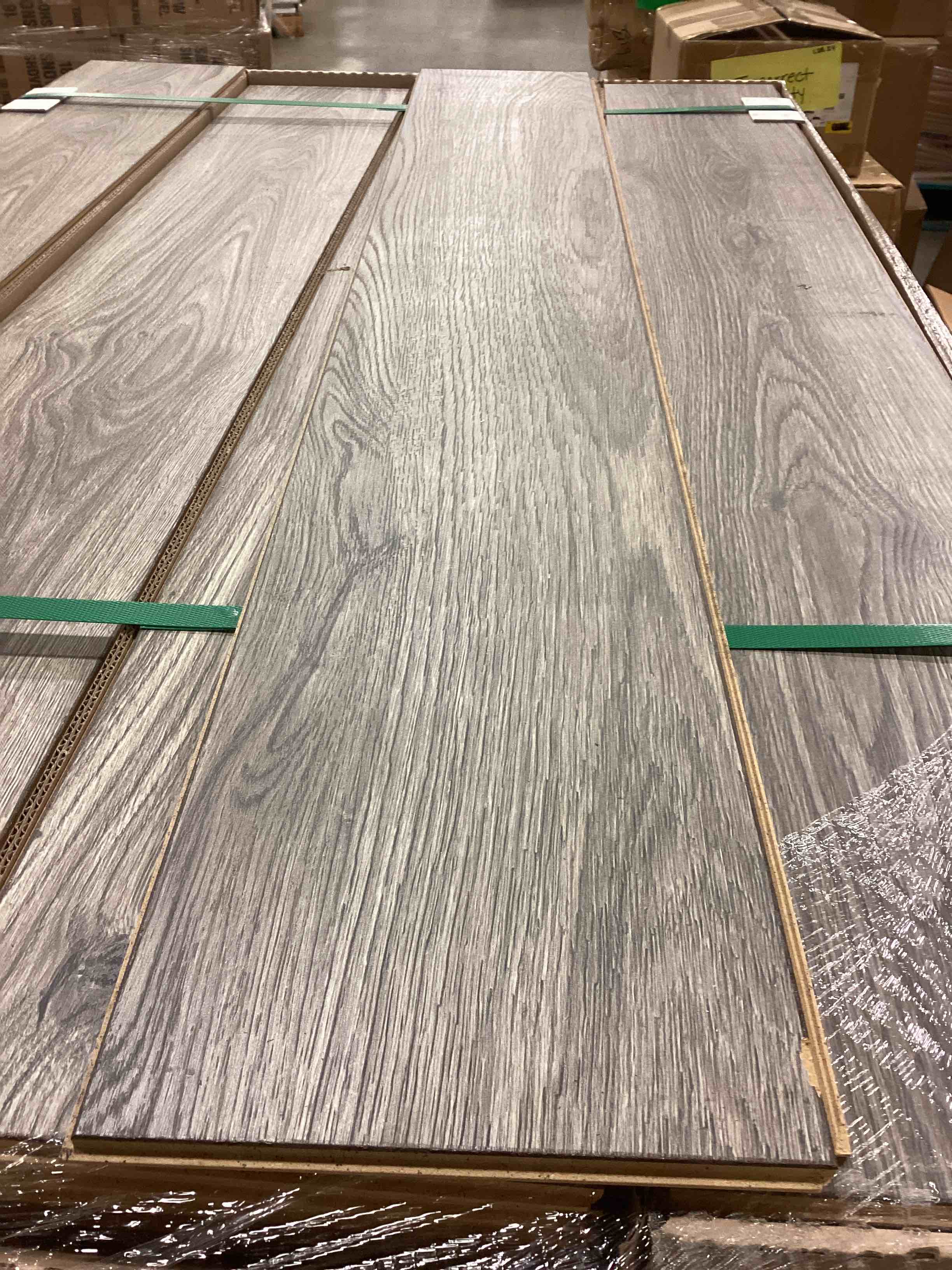 760.10 sq ft 7.5 x 50.75 12mm laminate flooring your bid per sq ft