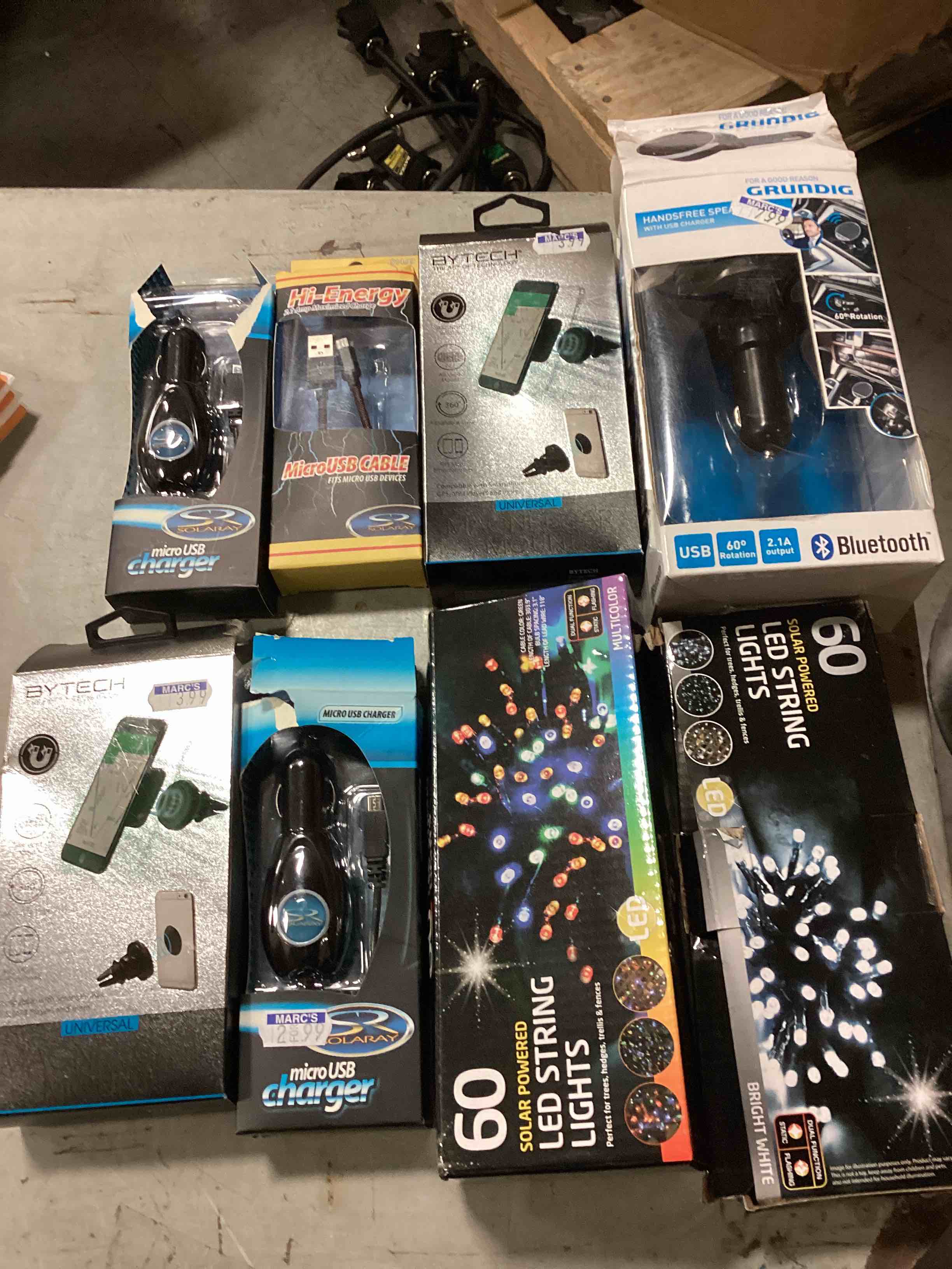 ASSORTED ELECTRONIC CHARGERS, LED STRING LIGHTS, CAR MOUNTS AND MORE