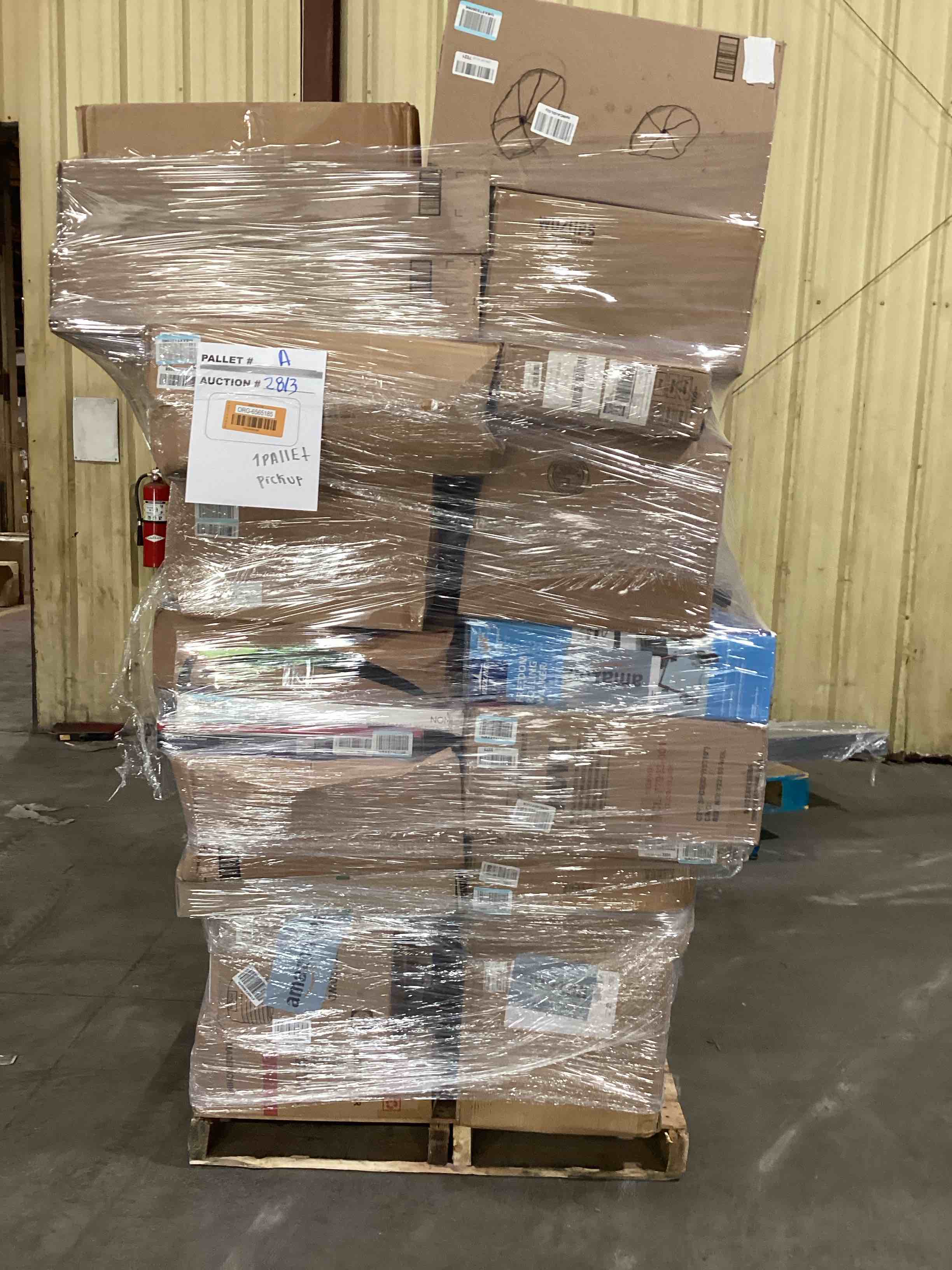 A pallet boxes surprise ( good condition or as is ) 25 items or more