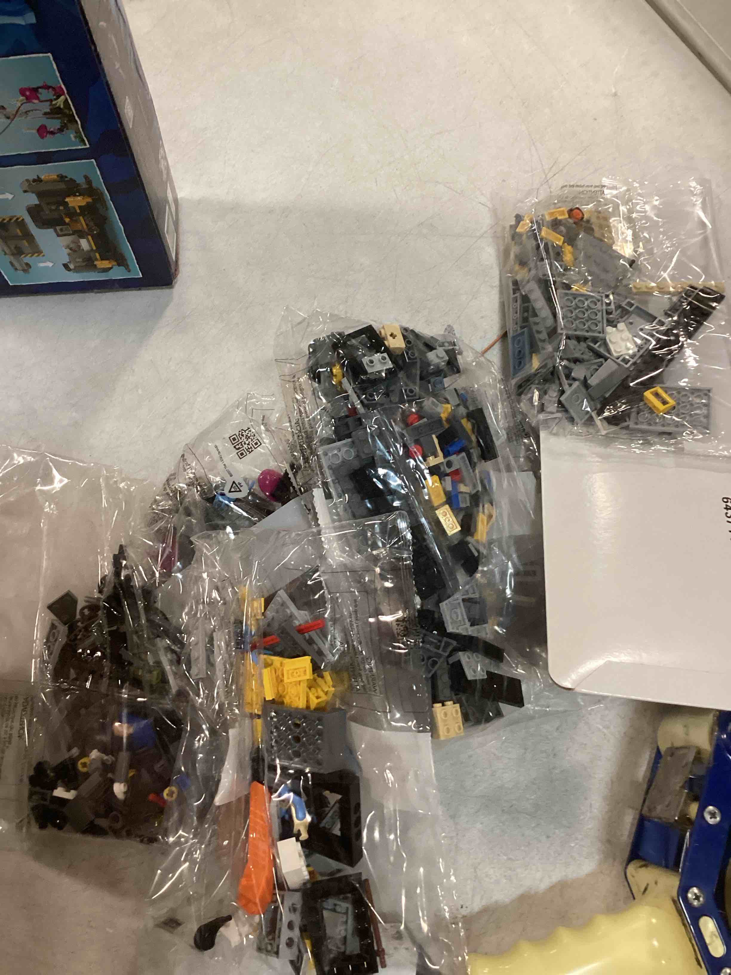LEGO Avatar Floating Mountains Site 26 & RDA Samson 75573 Building Set ...