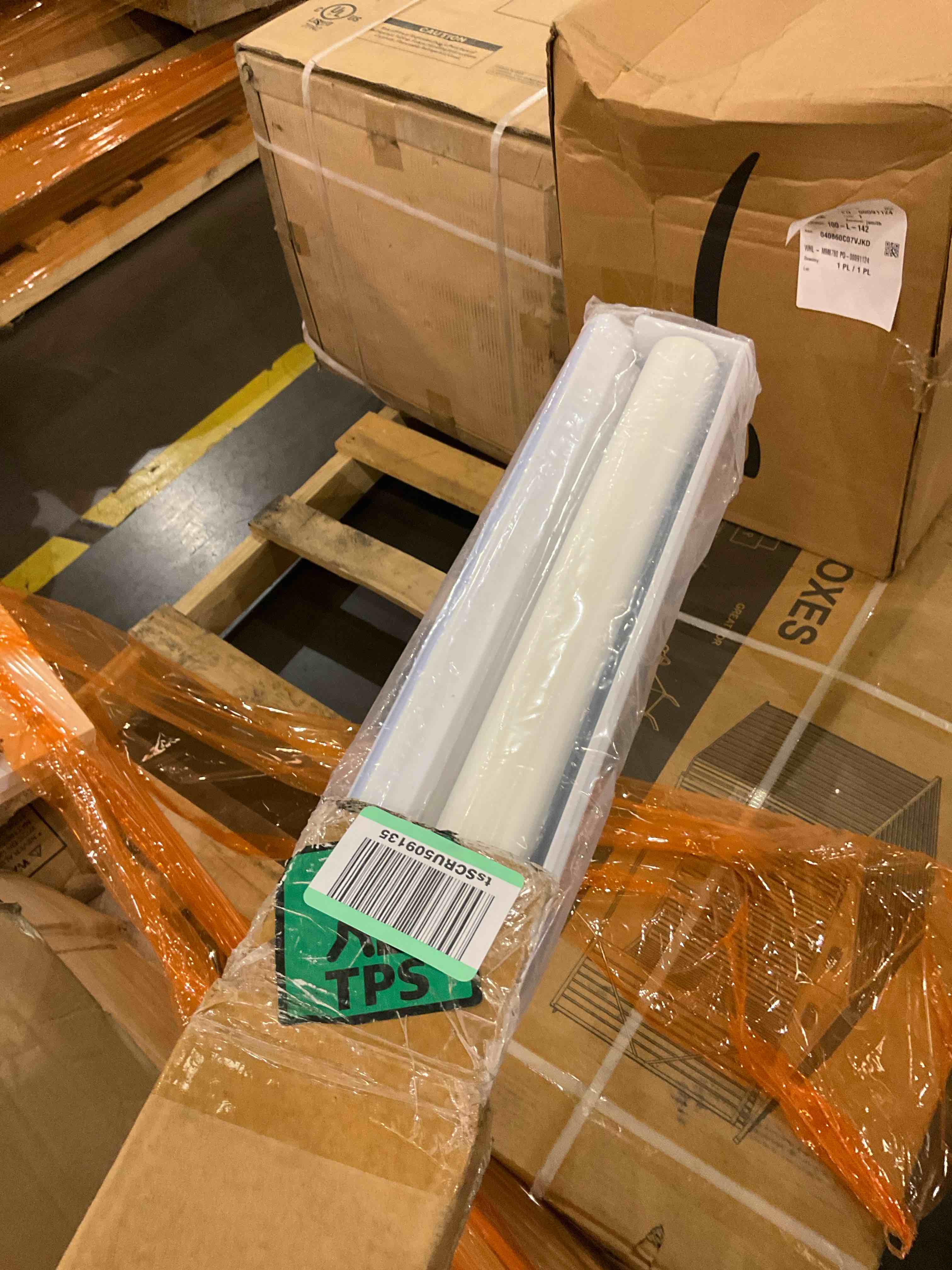 70x 72 fabric wicth 68.8" 72 color white