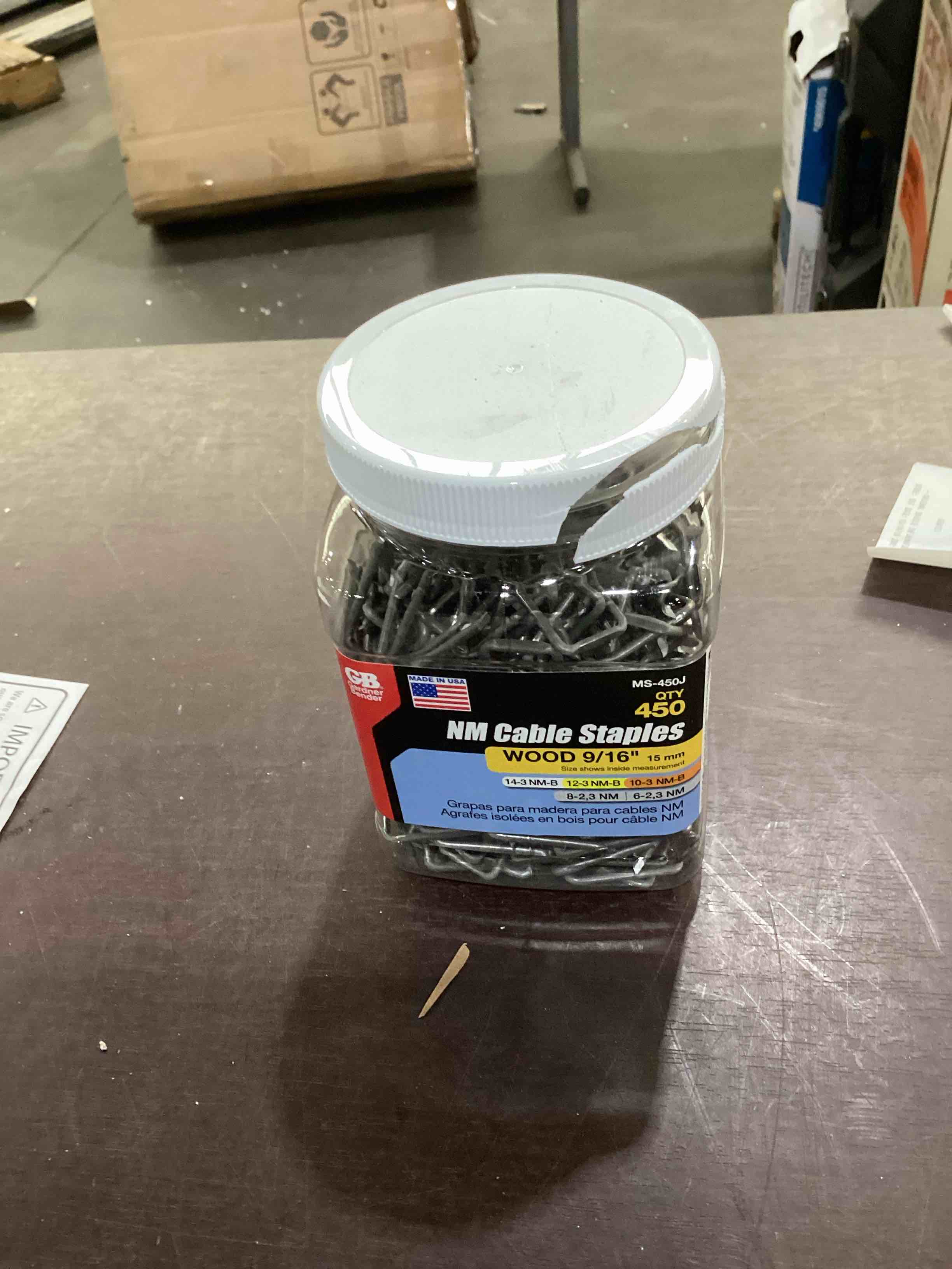 NM Cable staples, wood, 9/16”, 450 pc jar ** CRACKED LID