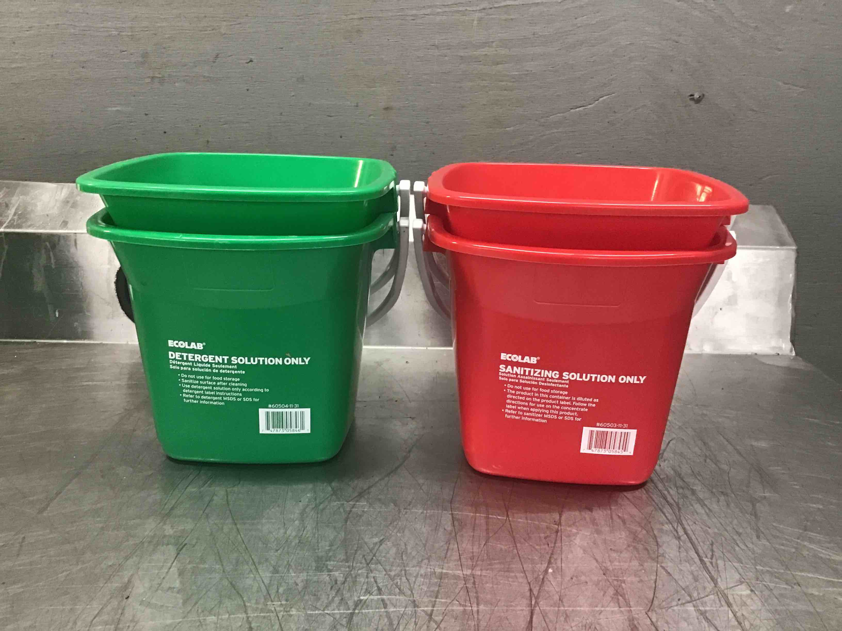 Ecolab Solid Plastic 2 Liter Buckets With Handle