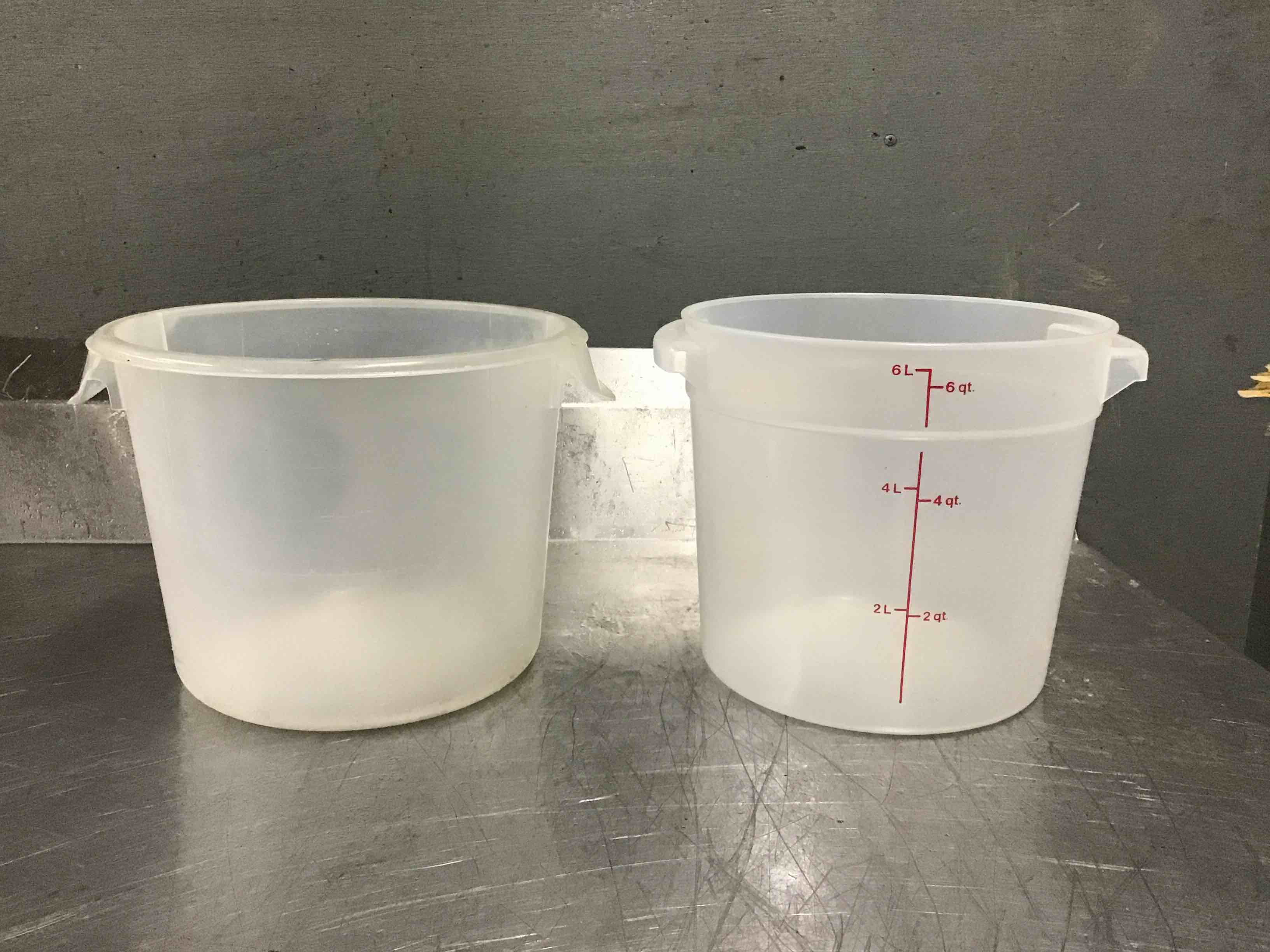 Rubbermaid And Cambro Solid Plastic 6 Liter Measuring Containers