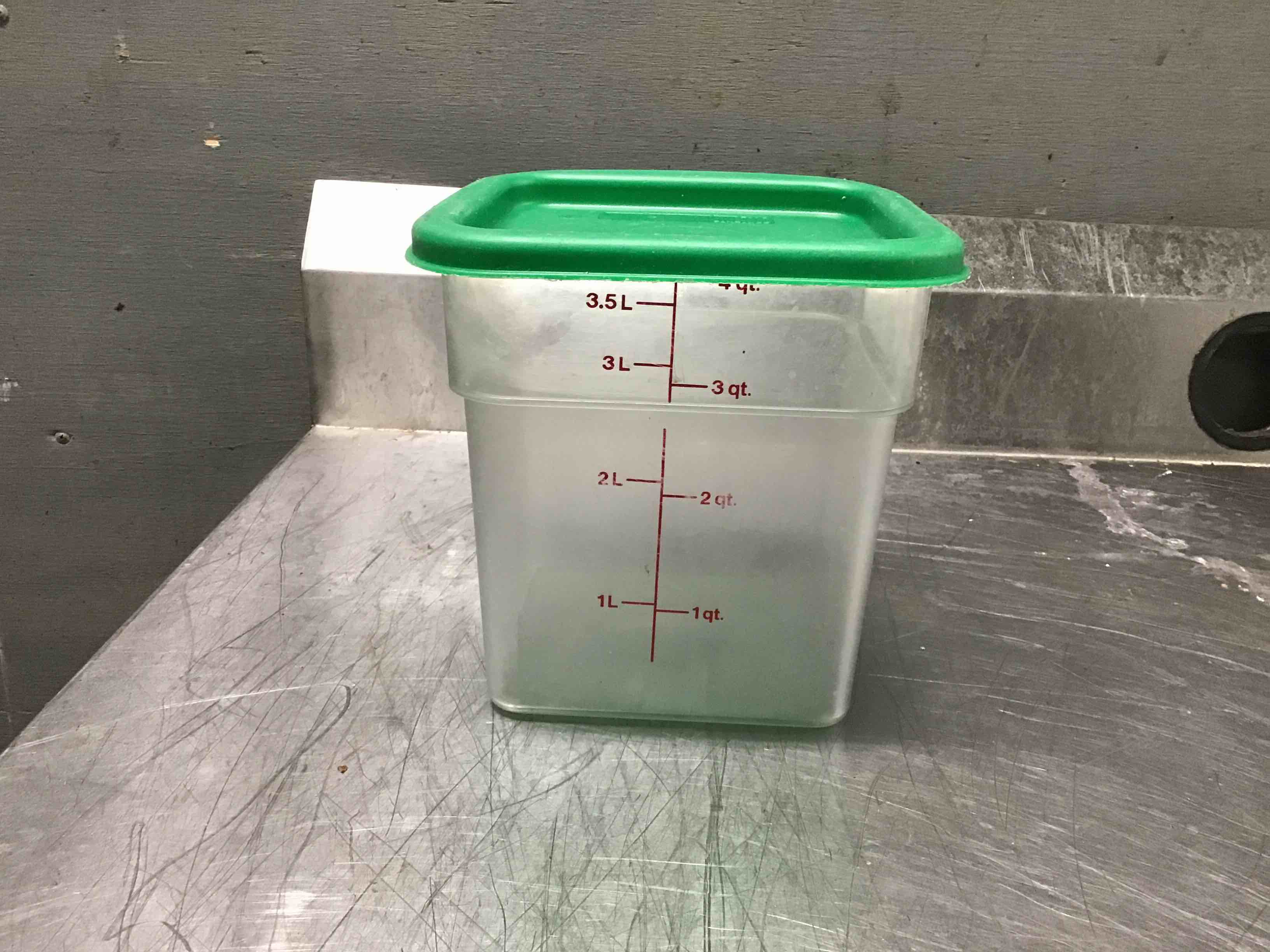Cambro Solid Plastic 4 Qt. Measuring Containers With Lids