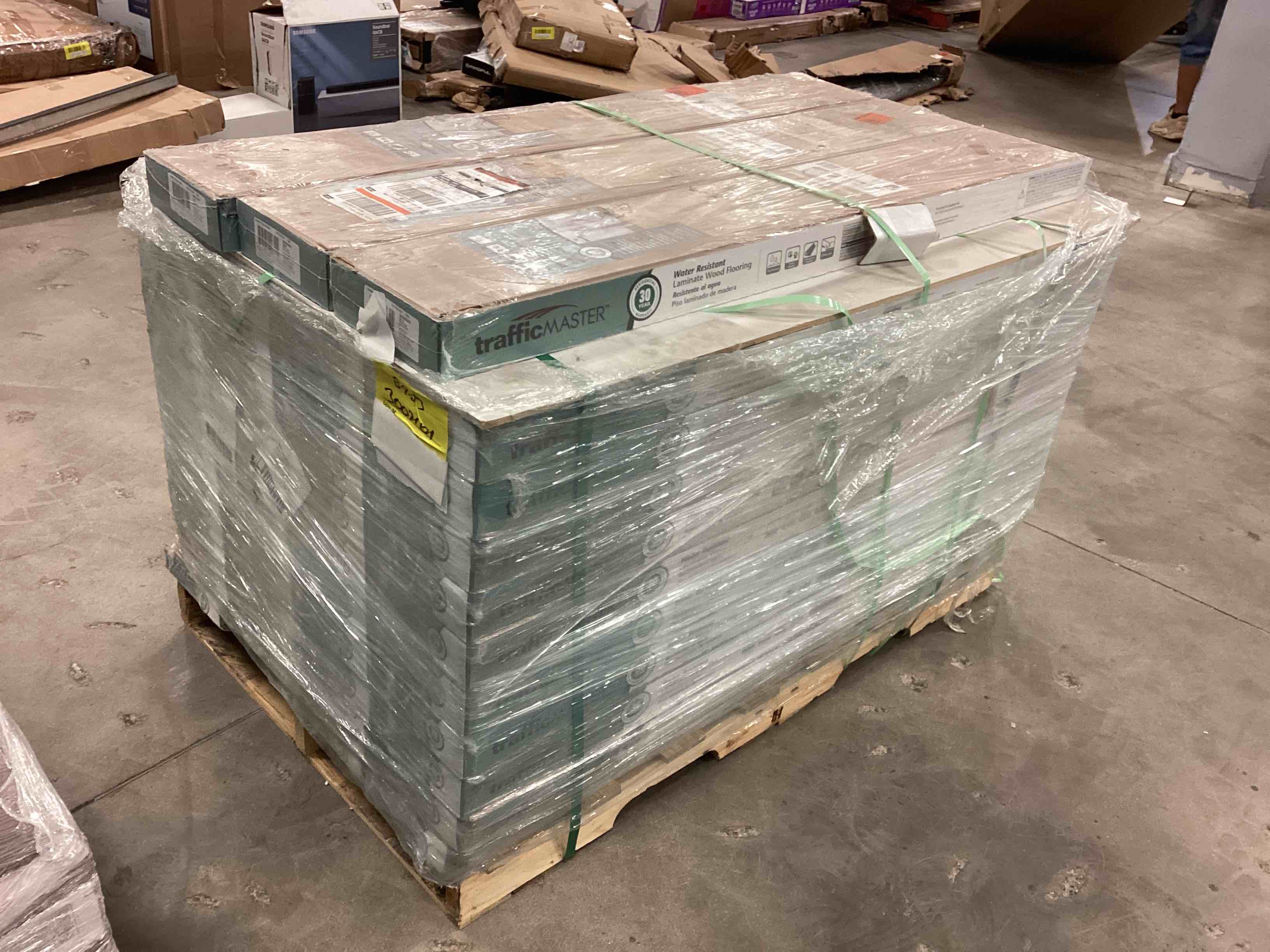 43 Boxes 1,018.67 Sq Ft Of Hawks Edge Maple 8mm Laminate Flooring Your ...