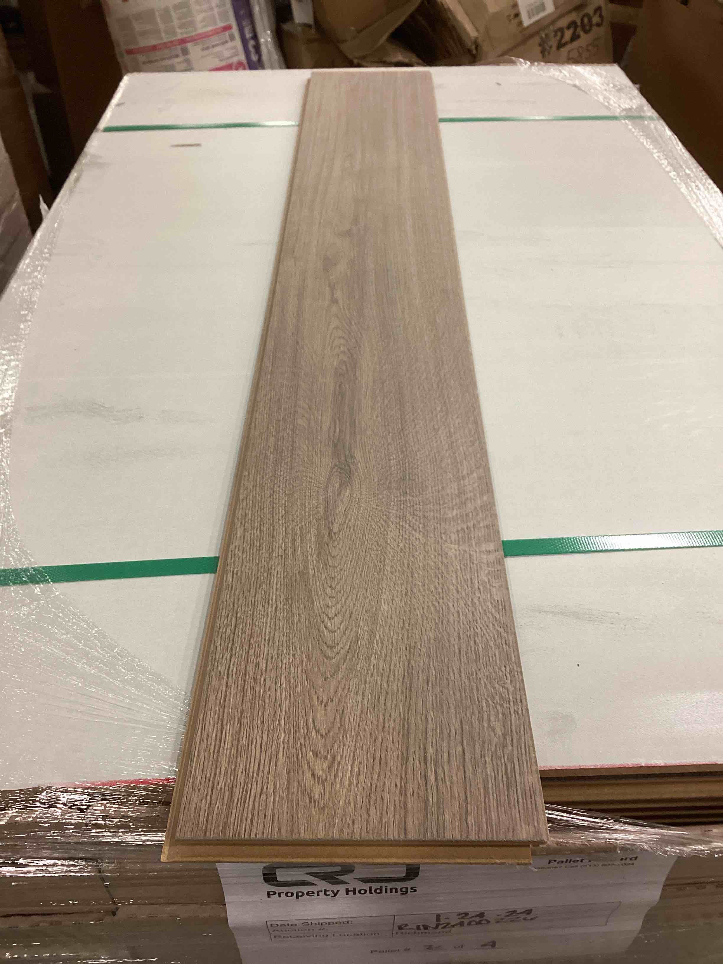 56 boxes 888.12 sq ft 7.5 x 50.75 10mm laminate flooring your bid per sq ft