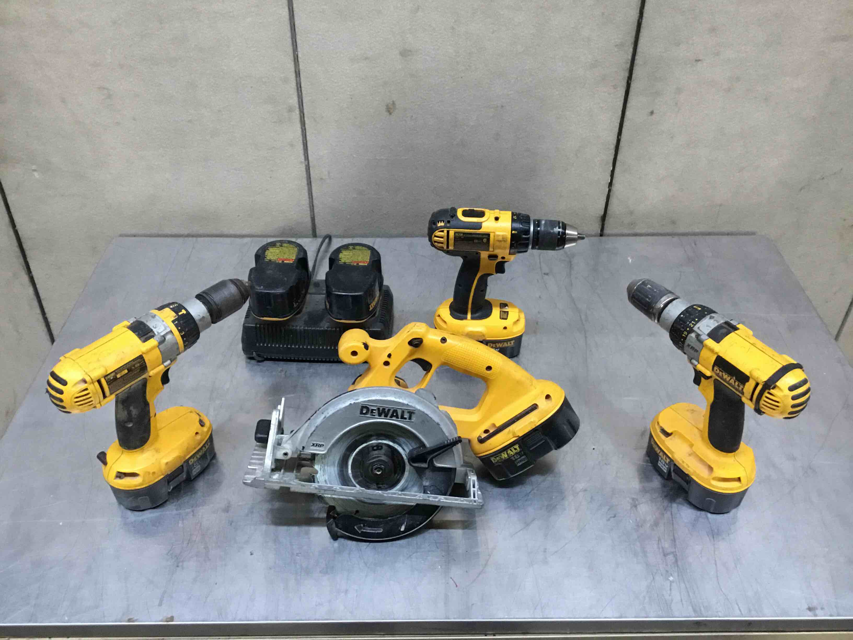 DEWALT BATTERY OPERATED TOOLS