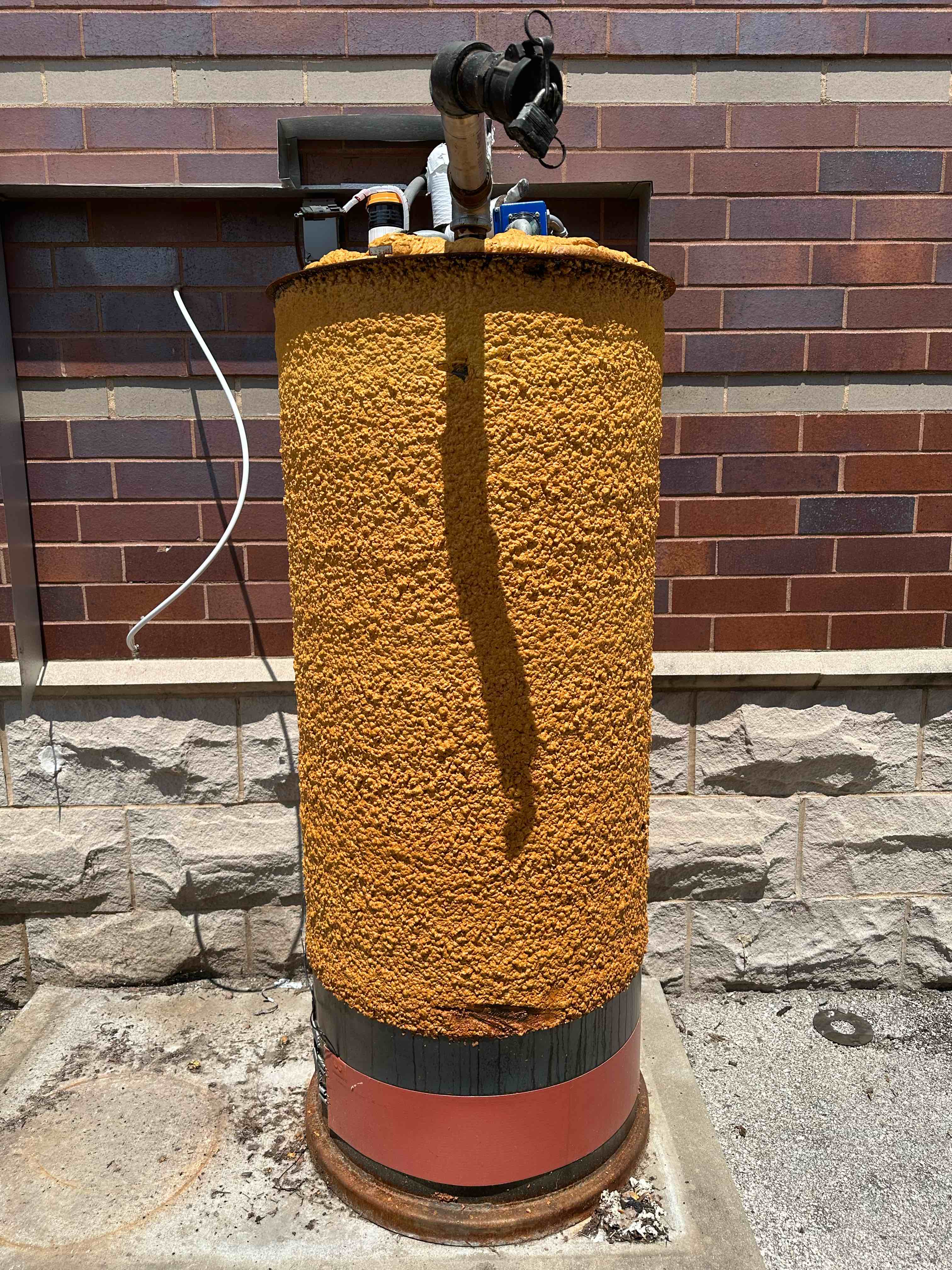 FRONTLINE INTERNATIONAL HEATED USED COOKING OIL TANK WITH INSULATED HUT