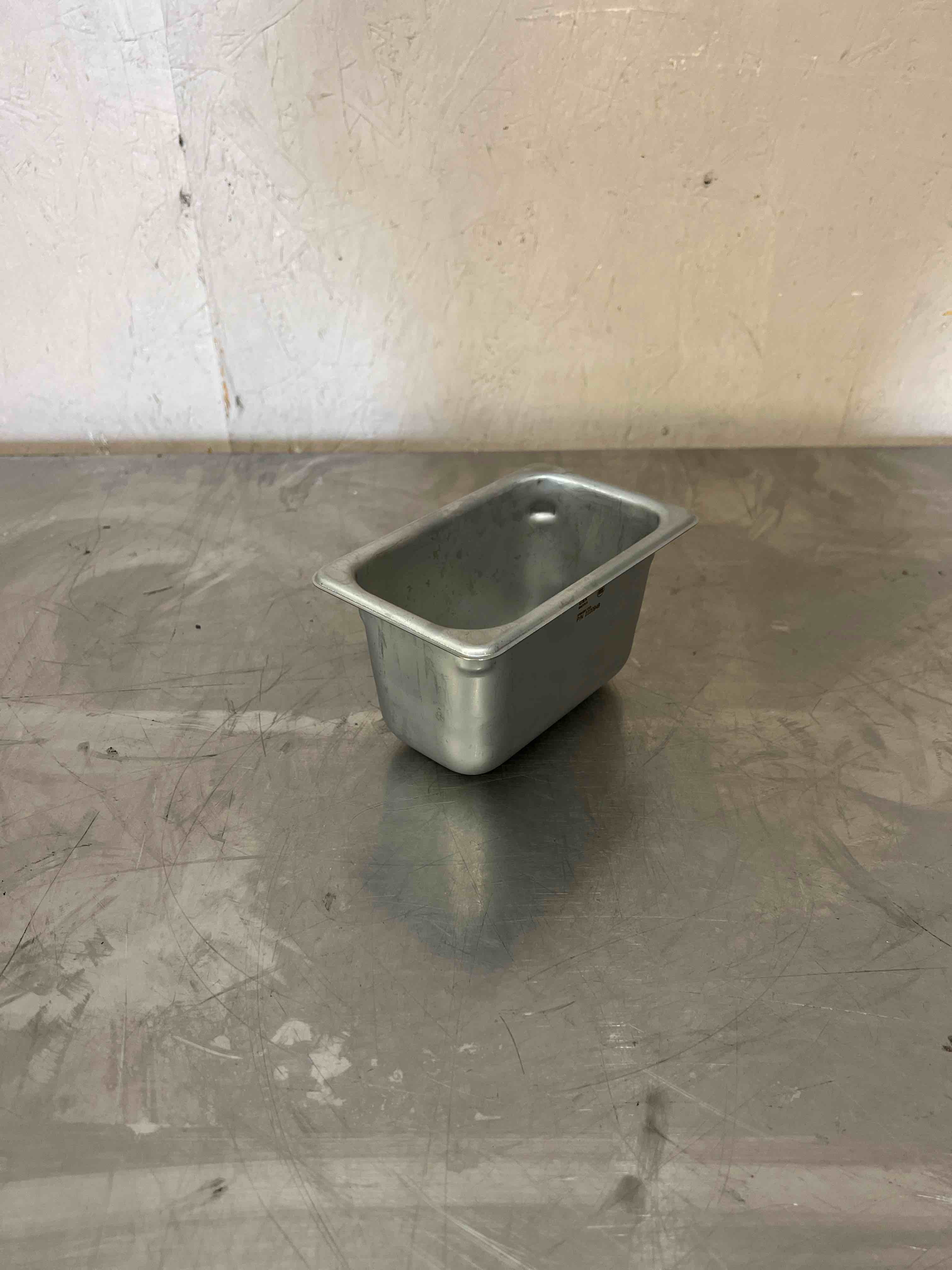 NINTH SIZE FOUR INCH DEEP STAINLESS STEEL INSERT PAN