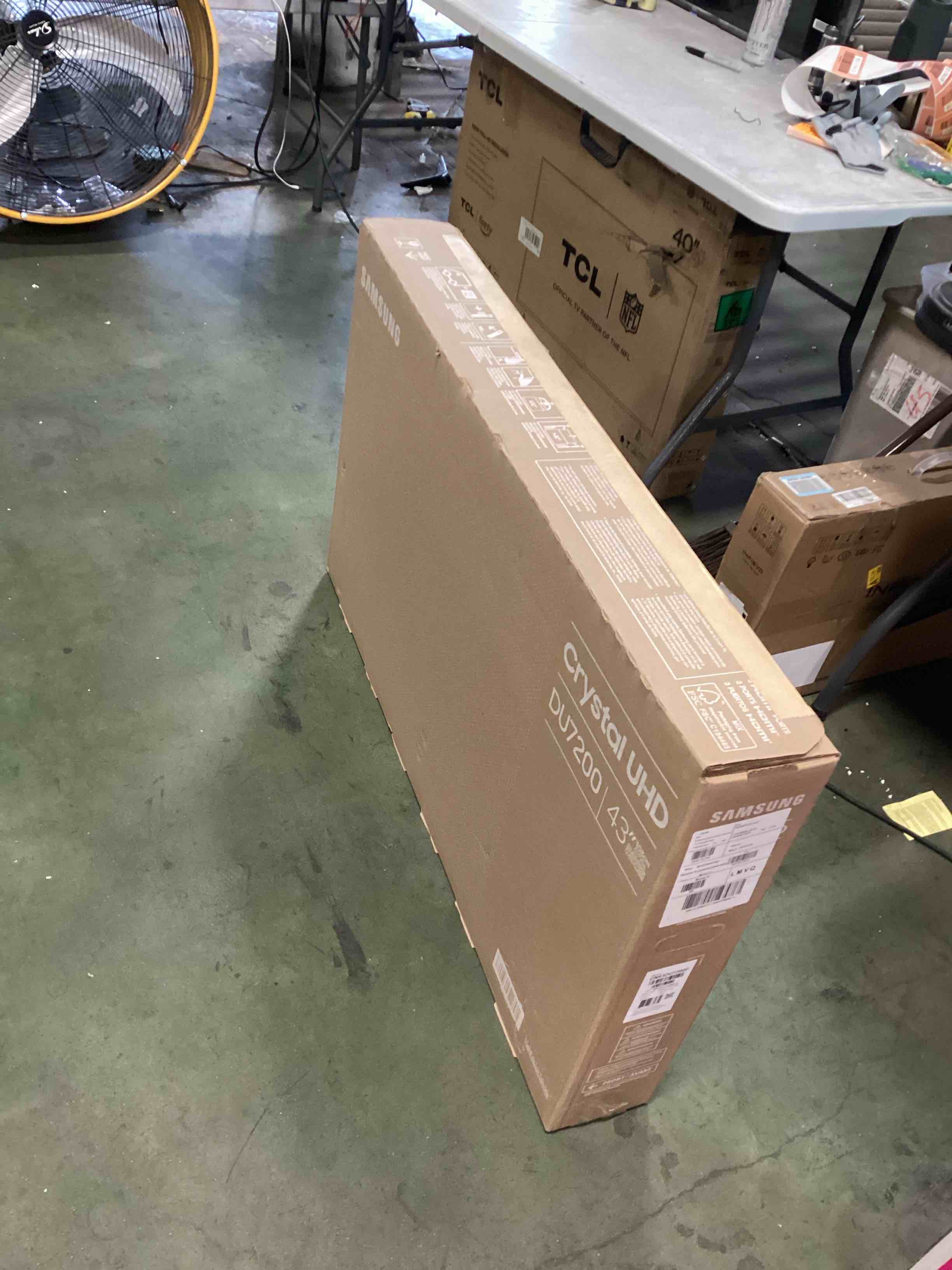 SAMSUNG 43-Inch Class Crystal UHD 4K DU7200 Series HDR Smart TV w ...