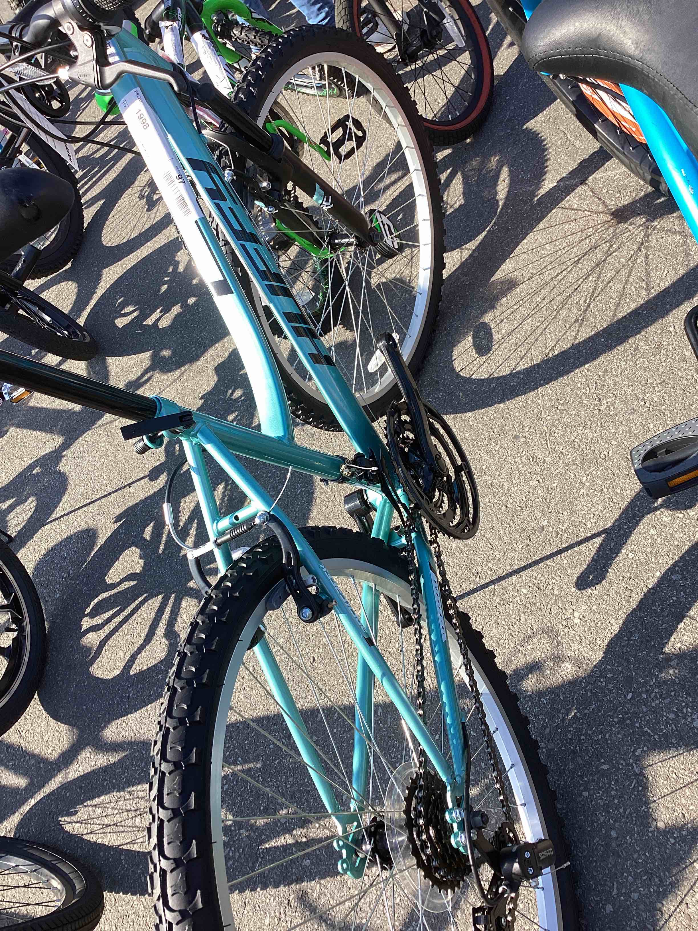 Huffy 26” Rock Creek Women s 18-Speed Mountain Bike Mint