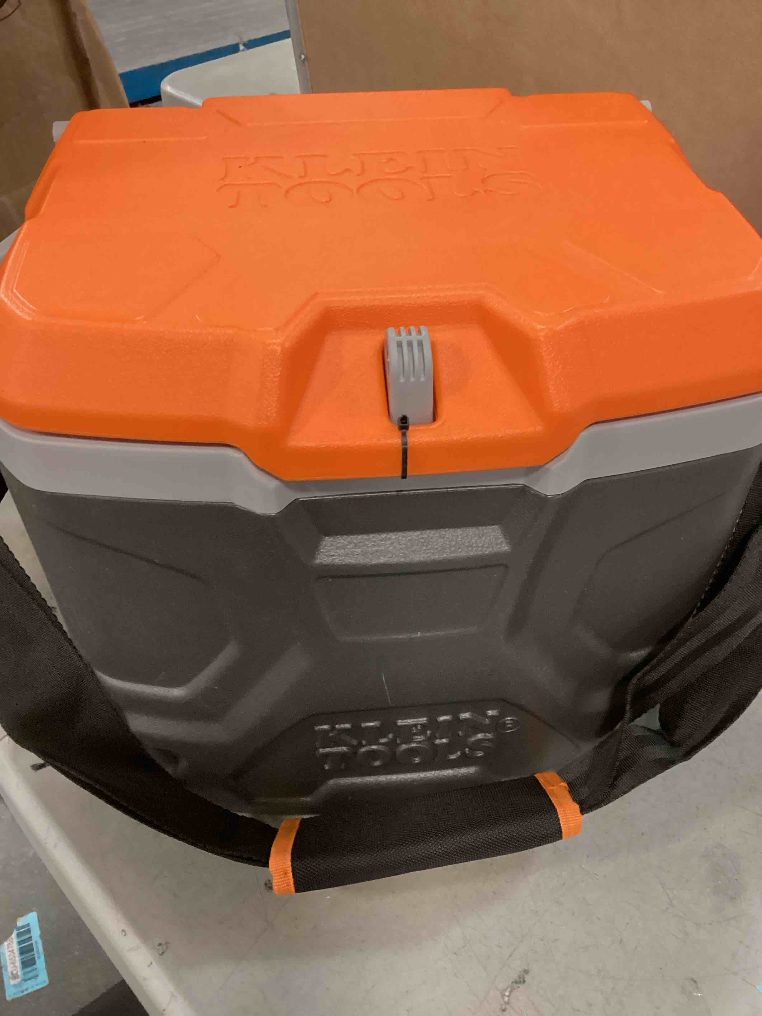 Klein Tools 55600 Work Cooler, 17-Quart Lunch Box Holds 18 Cans, Keeps ...