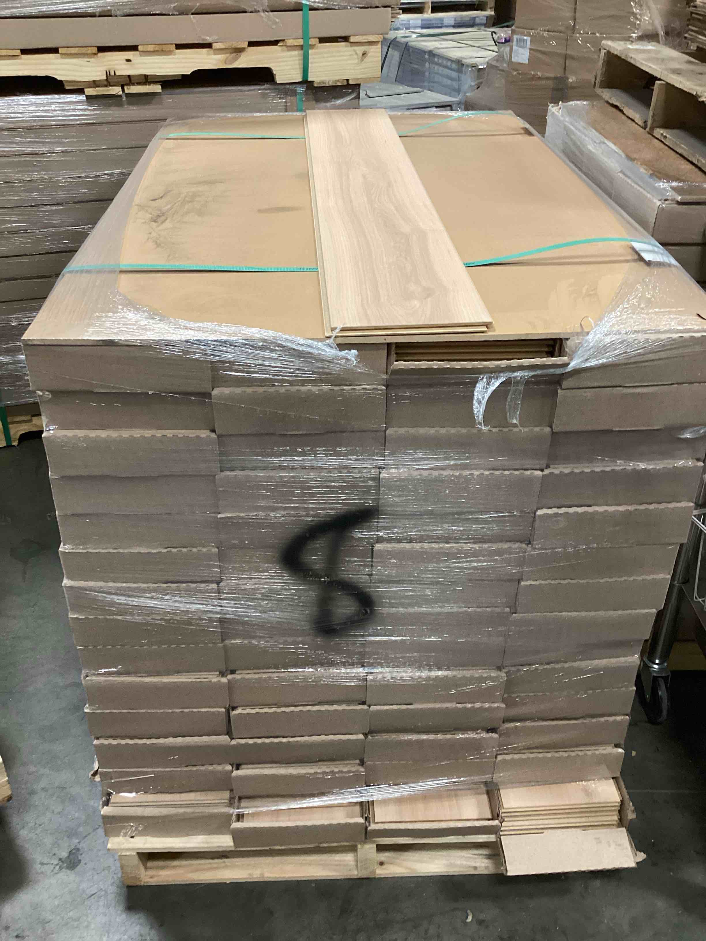 56 boxes 888.12 sq ft 7.5 x 50.75 8 mm laminate flooring your bid per sq ft