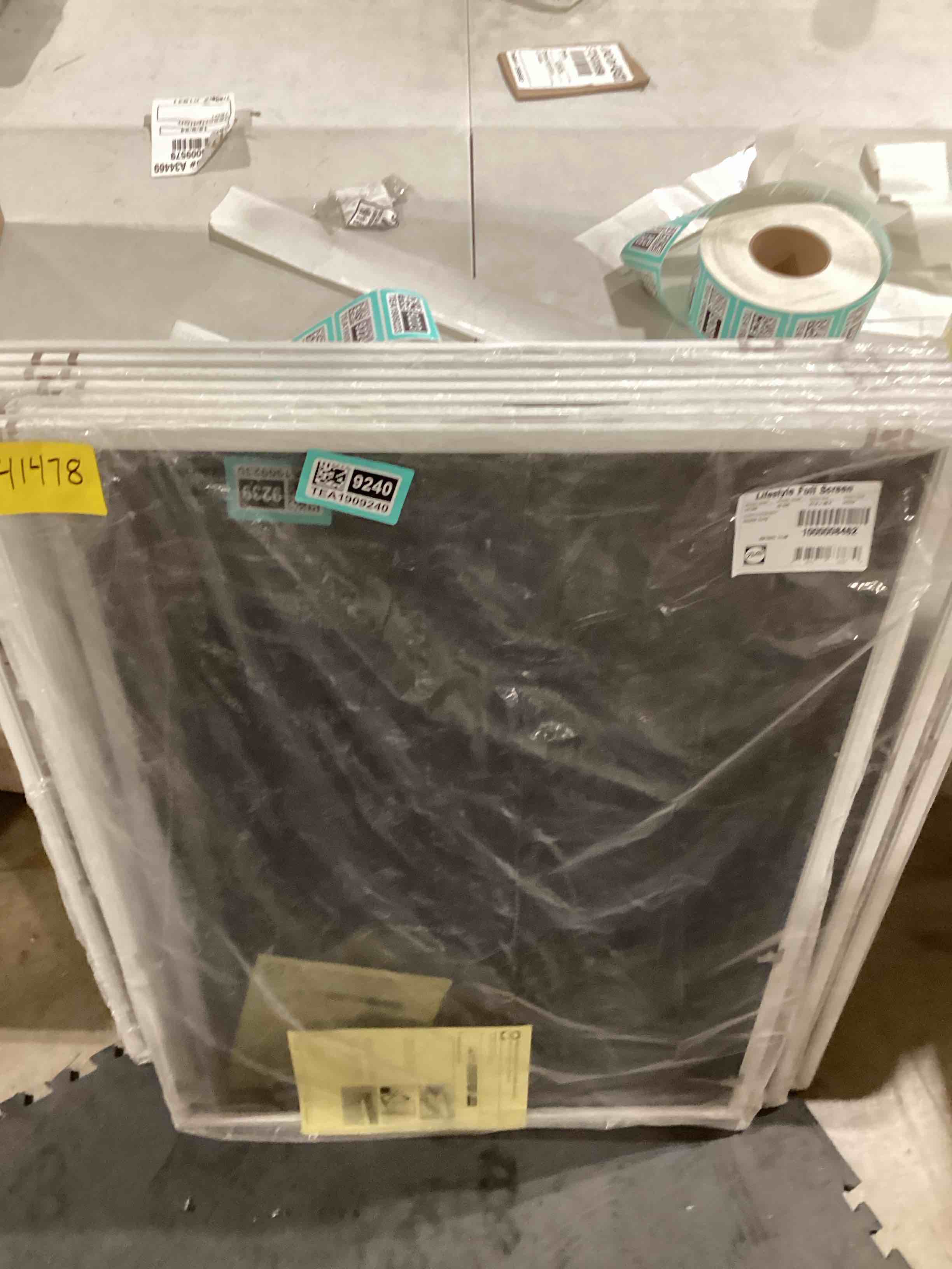 Pella Lifestyle 27 86 In X 39 375 In White Aluminum Frame Window Screen