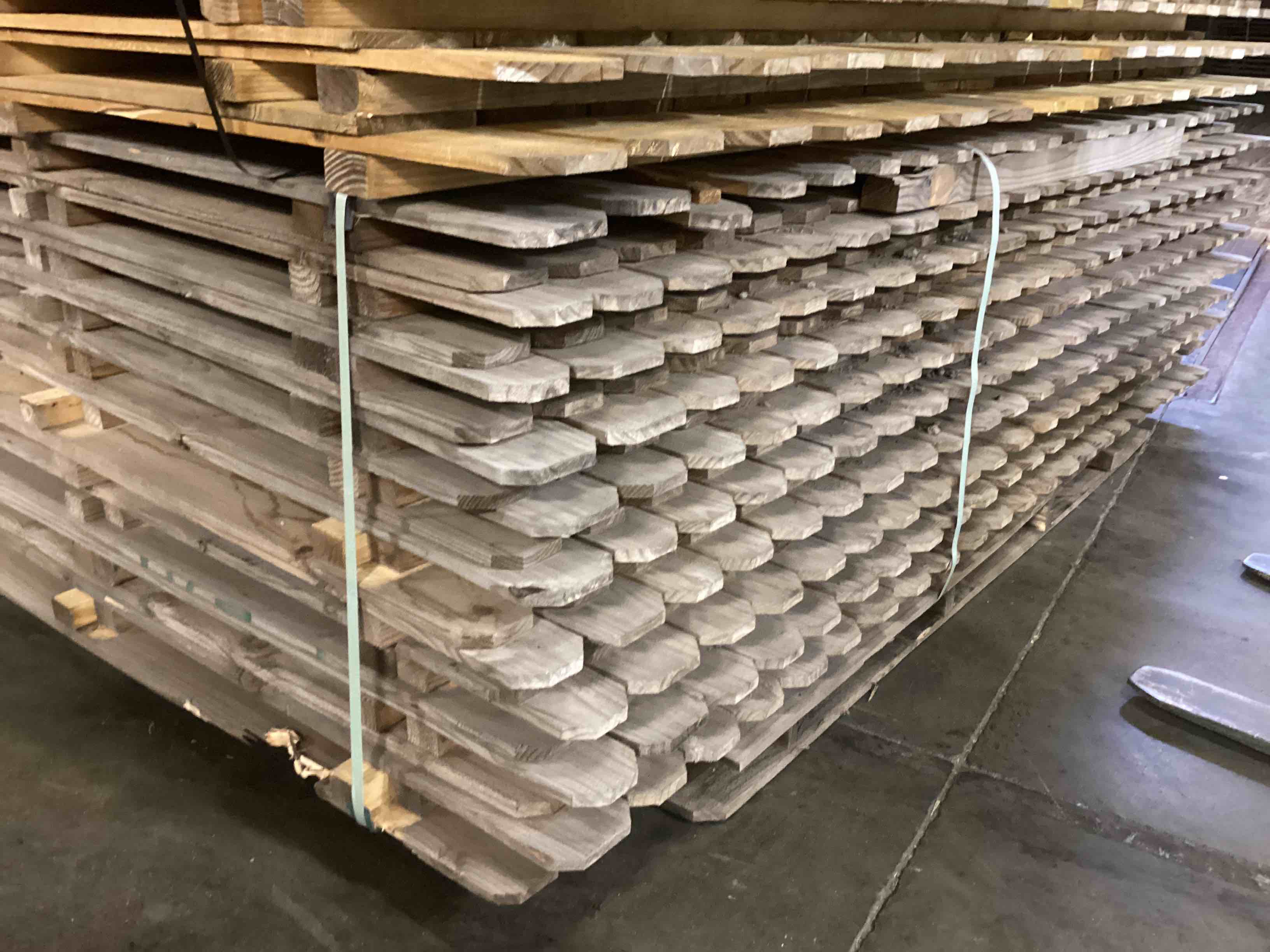 22 panels 6x8 dog eared fence panels your bid per panel