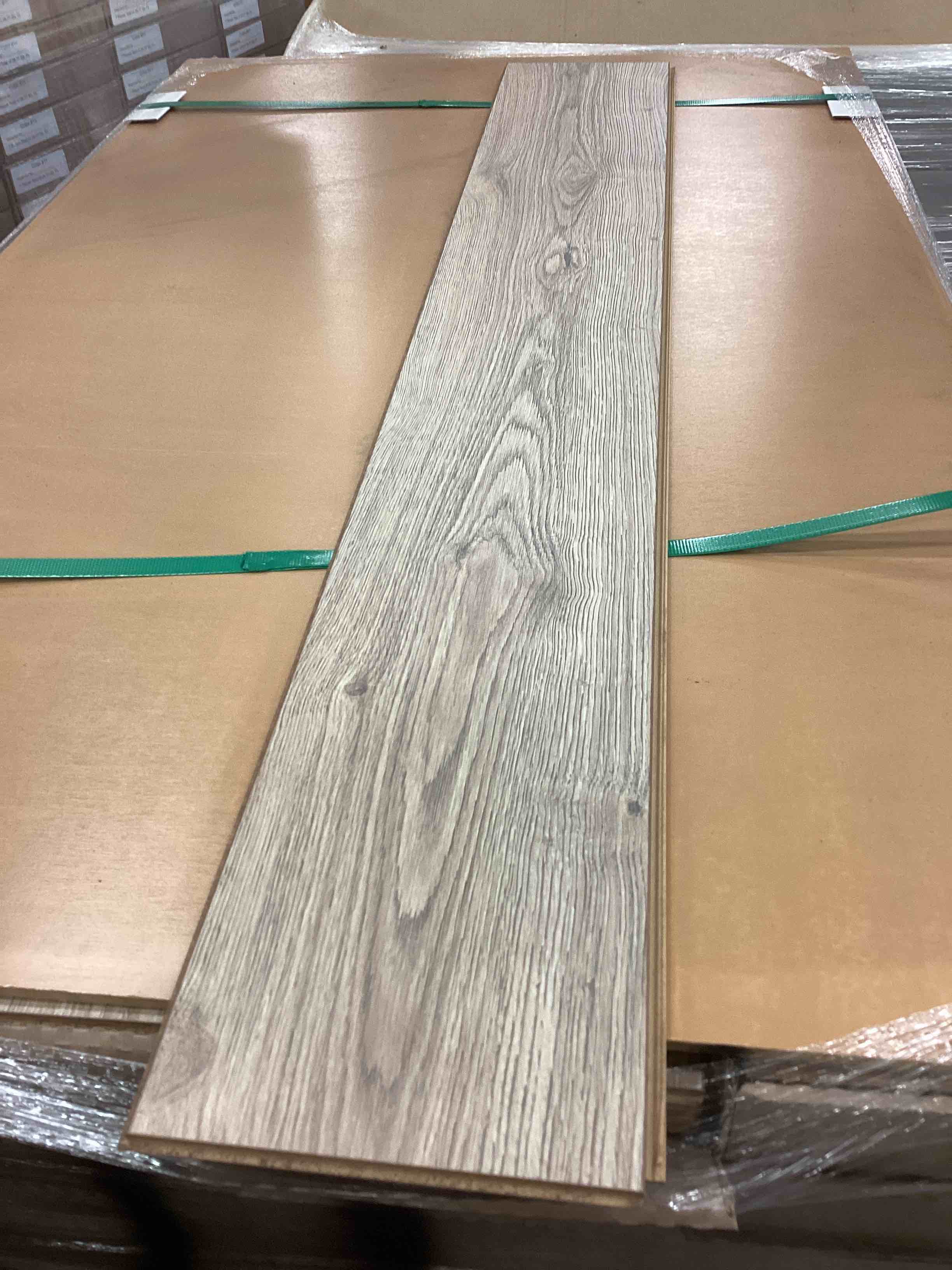 56 boxes 736.45 sq ft 7.5 x 50.75 14mm laminate flooring your bid per sq ft