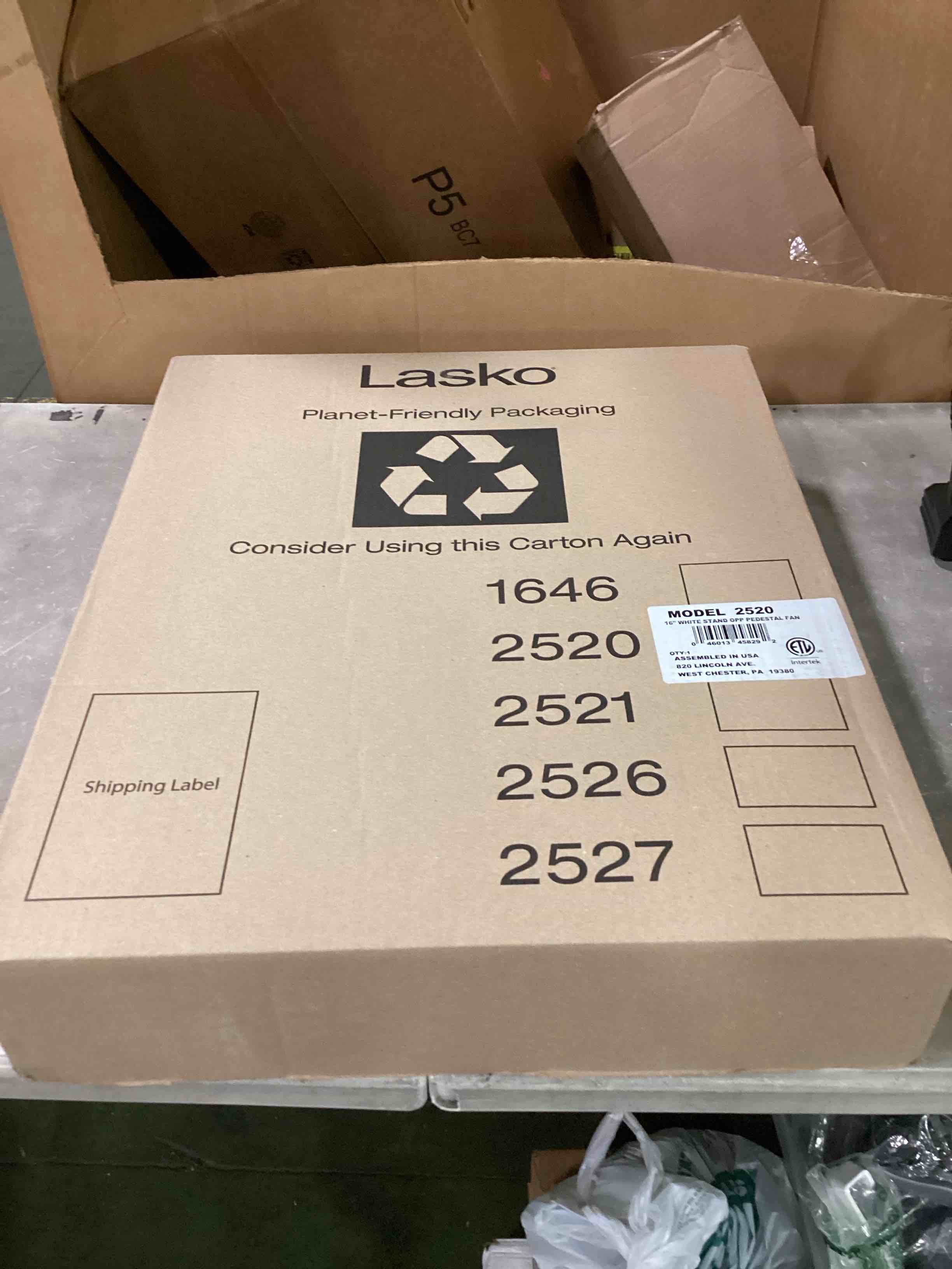 Lasko 2520 Oscillating Stand Fan,White 16 Inch