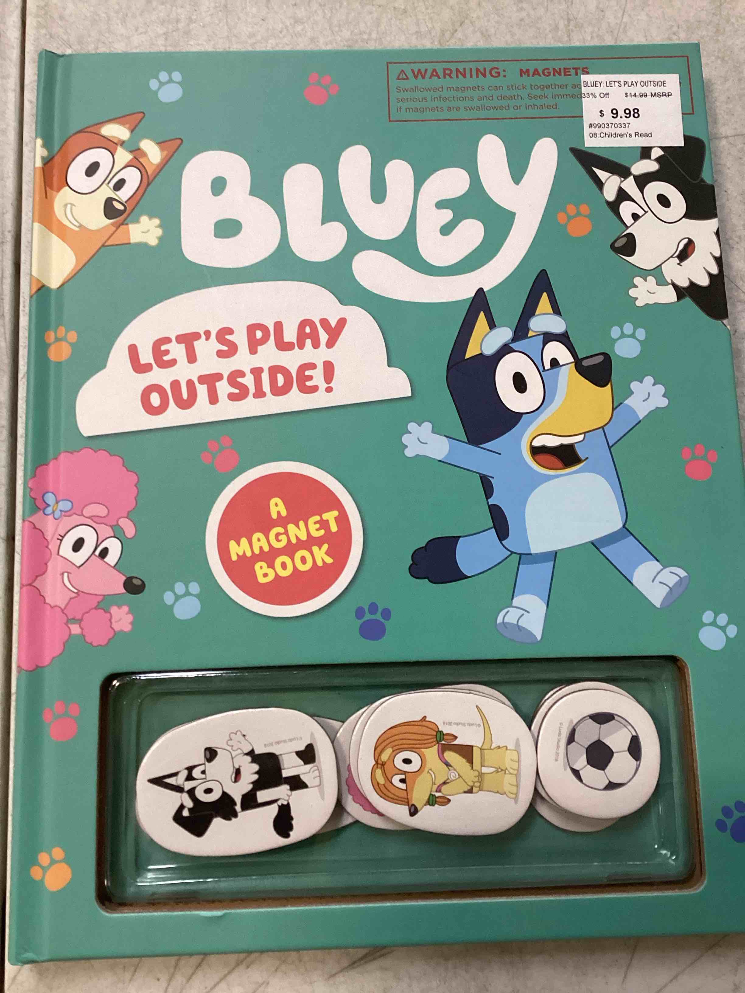 Bluey: Let's Play Outside!: A Magnet Book, Mixed Media