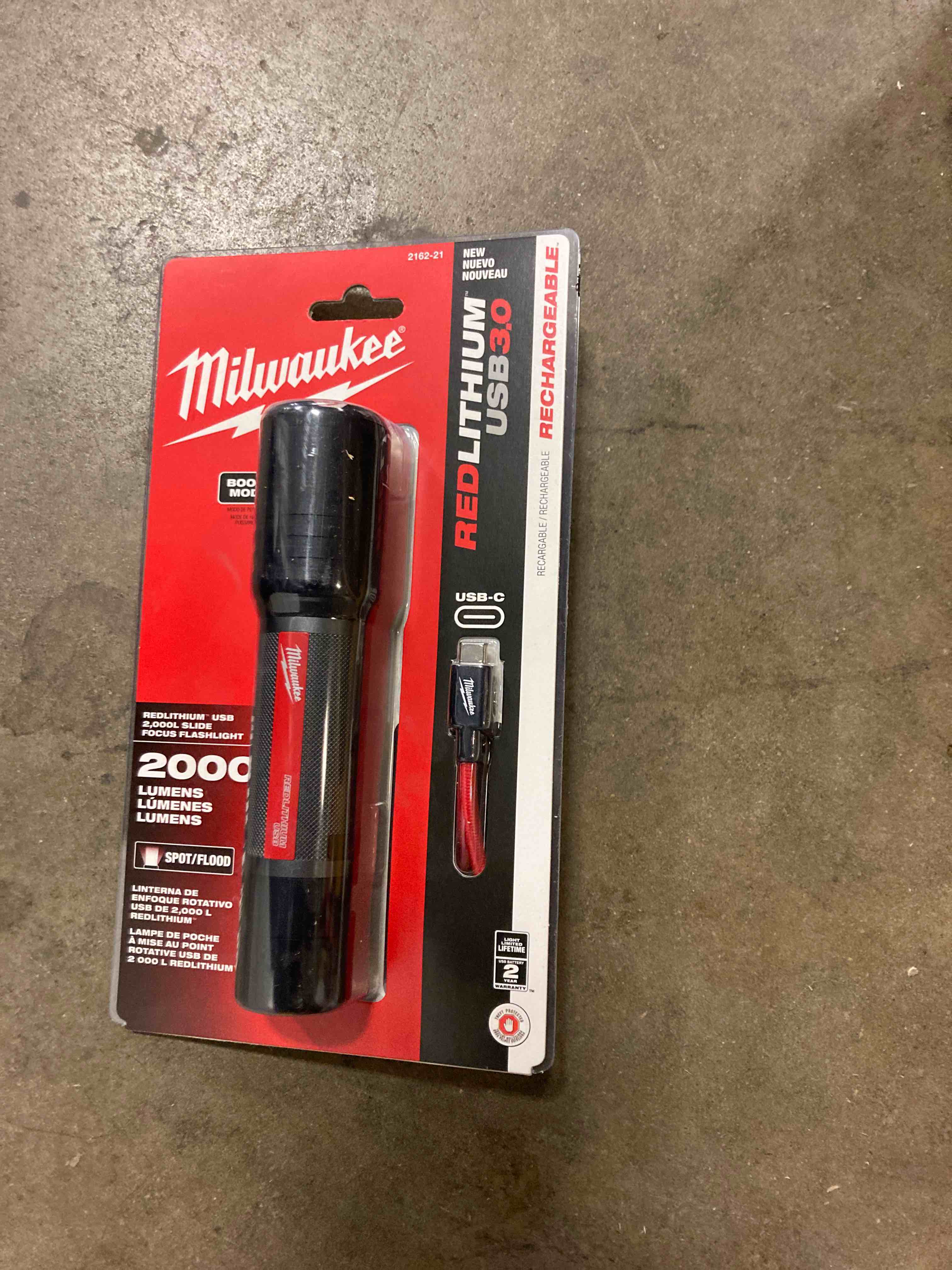 Milwaukee 2,000 Lumens REDLITHIUM USB Slide Focus Flashlight