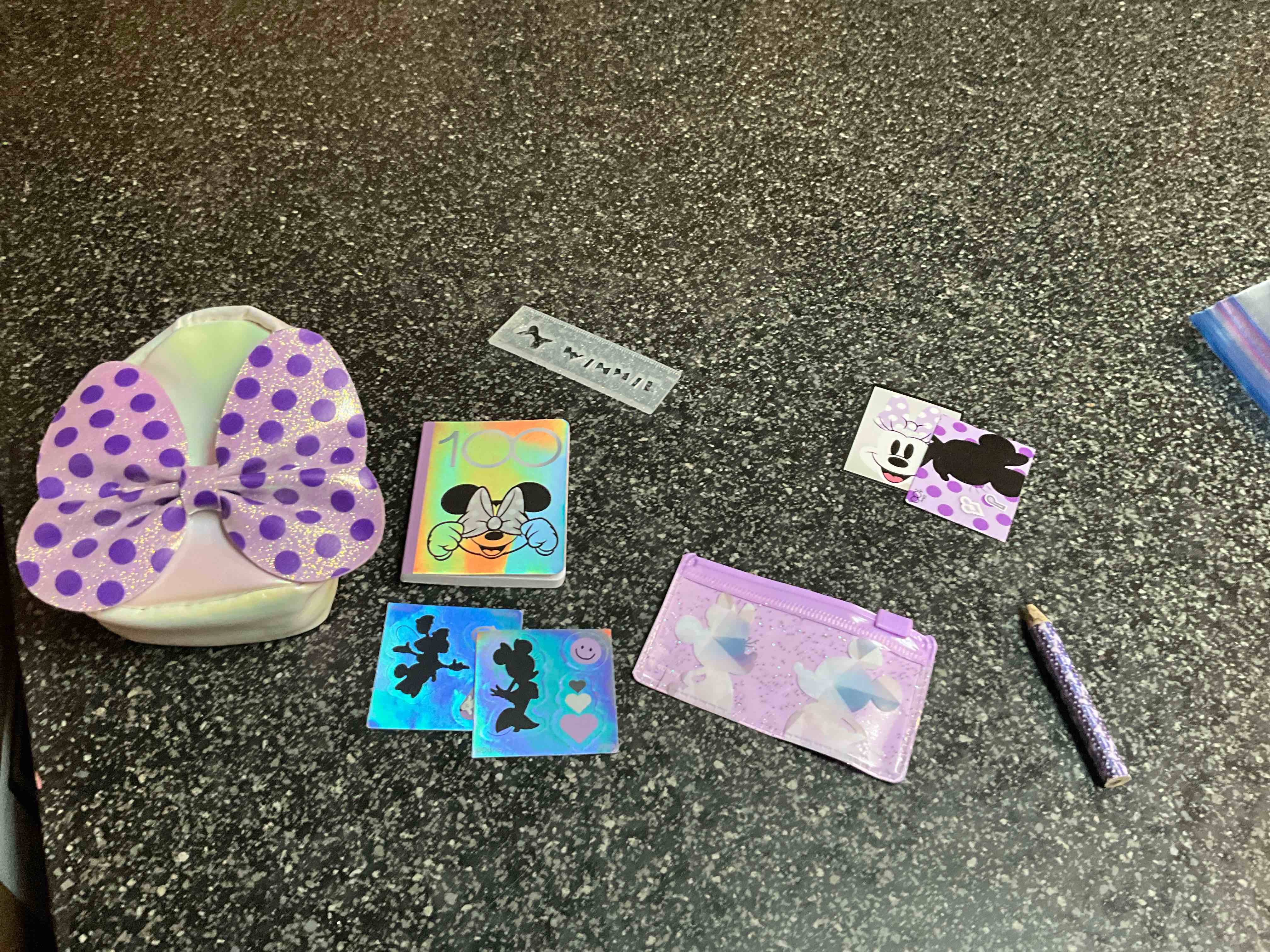 Disney Minnie Mouse - Mini Purse with 8 Piece - Minnie Items