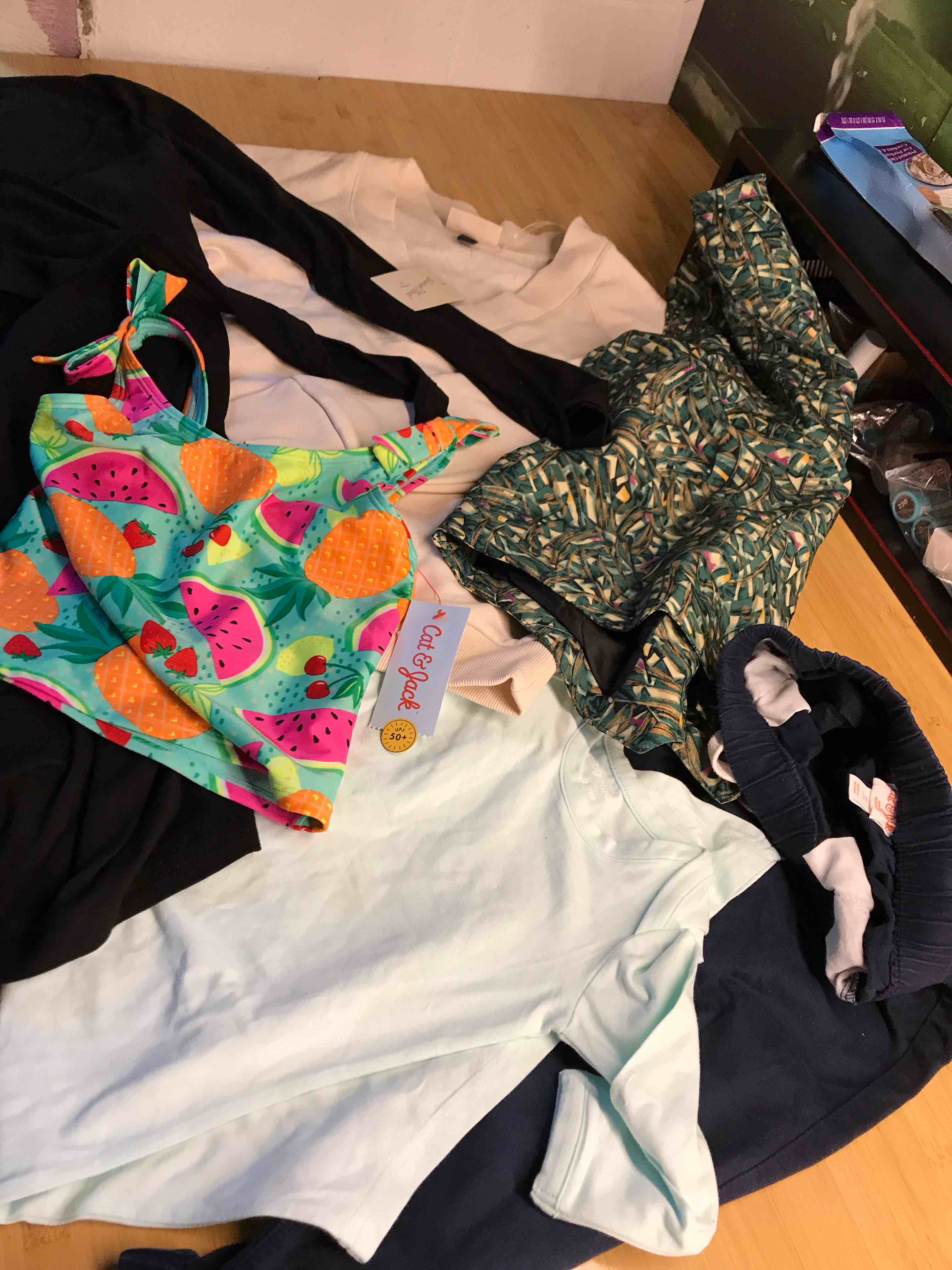 Assorted clothes Sizes Vary