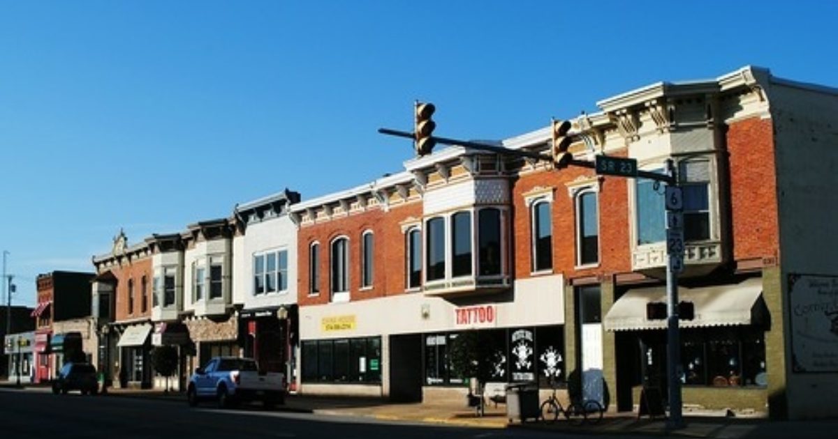 Louie's Tux Shop | Walkerton Indiana Tuxedo & Suit Rental Stores