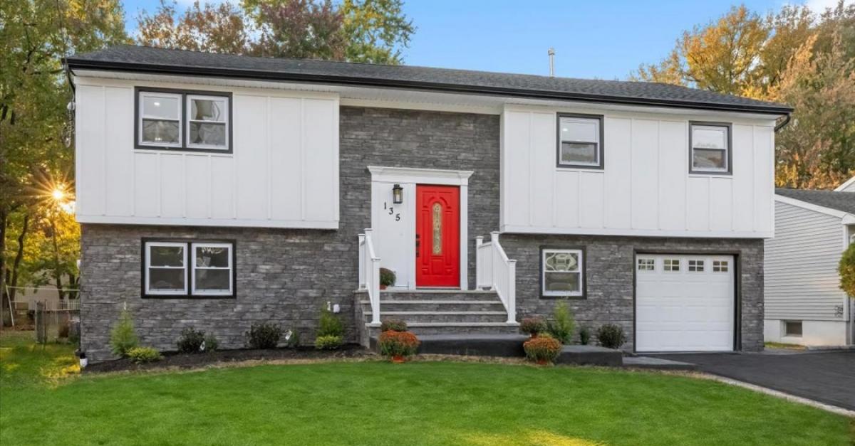 Stunning Bi-level home | Colonia, NJ | eXp Luxury