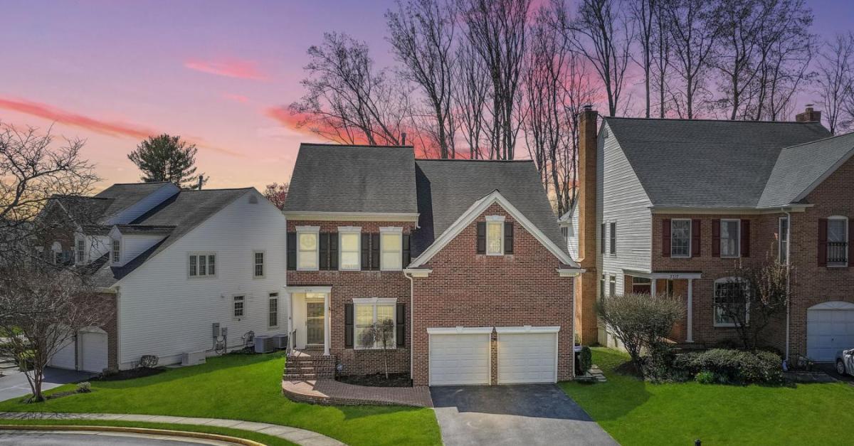 Custom Interior Golf Course Community Home | Fairfax, VA | eXp Luxury