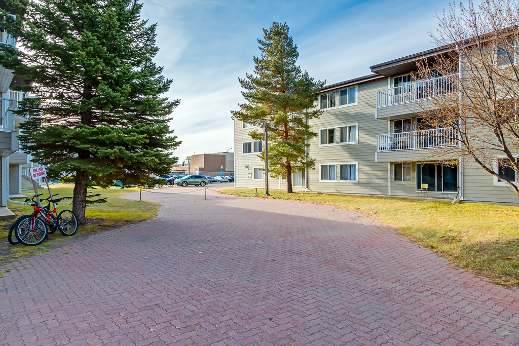 Berkeley Square | Avenue Living Communities