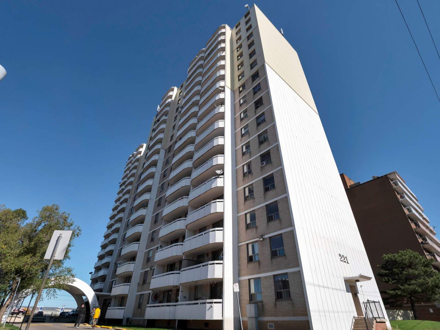 Melvin Apartments - 221 Melvin Avenue, Hamilton, ON