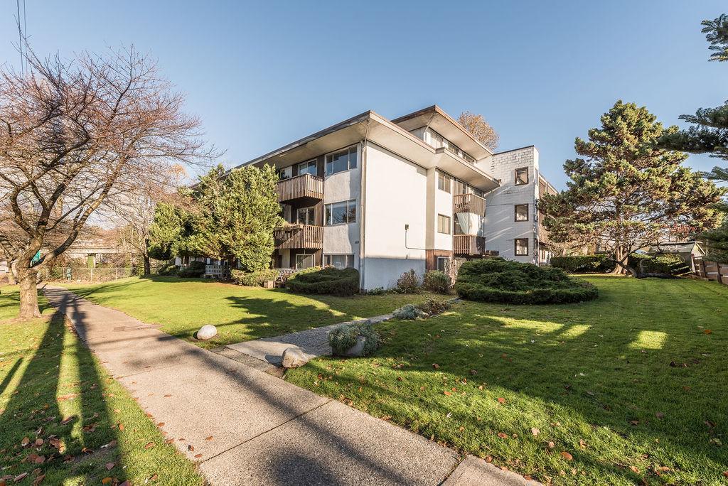 Strathmore Lodge Apartments | Pacific Cove Properties