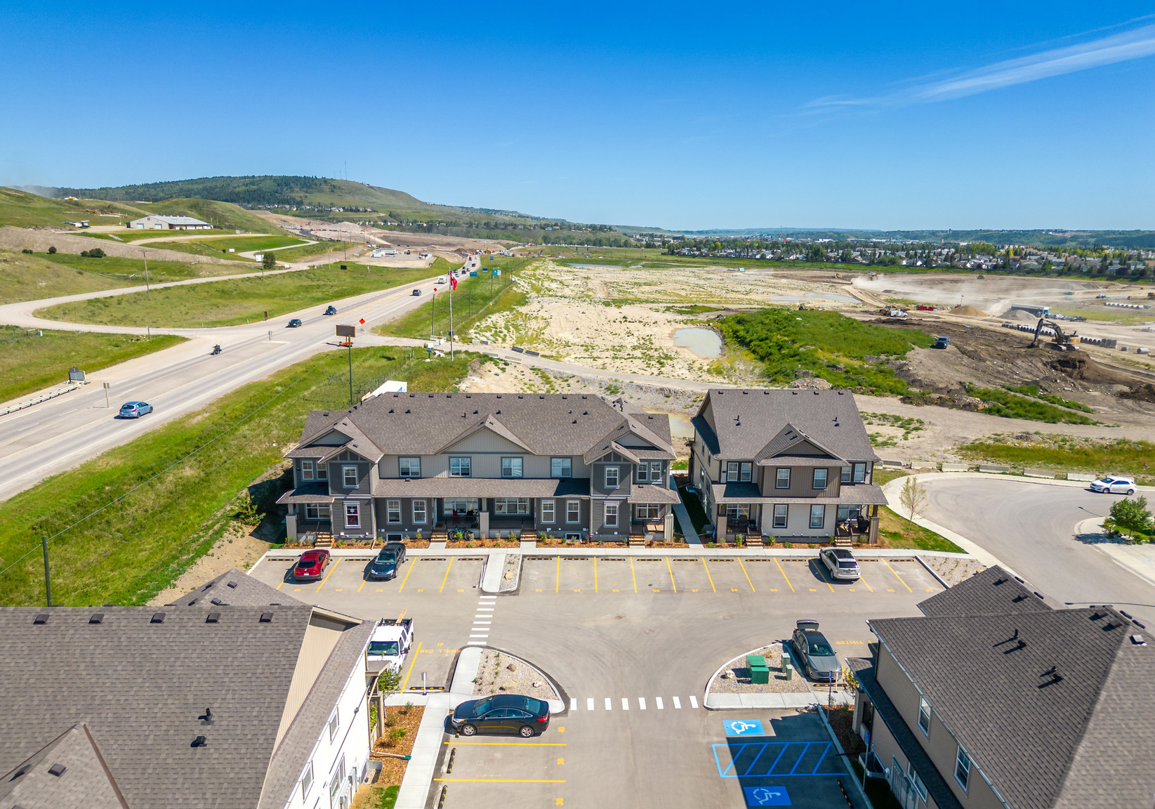 Heartland Townhomes - 320 Heartland Crescent, Cochrane, AB
